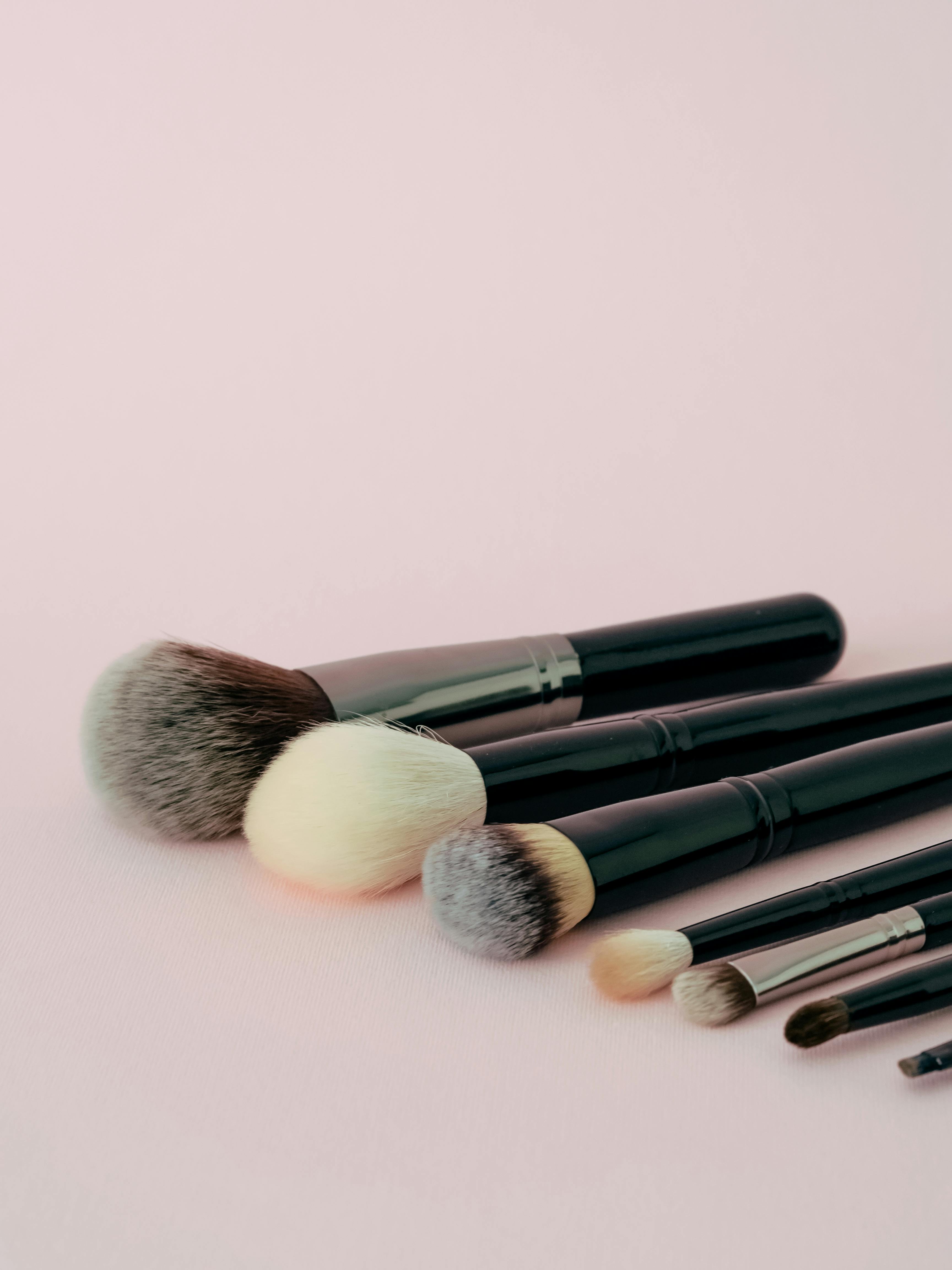 Close-up of Makeup Brushes · Free Stock Photo
