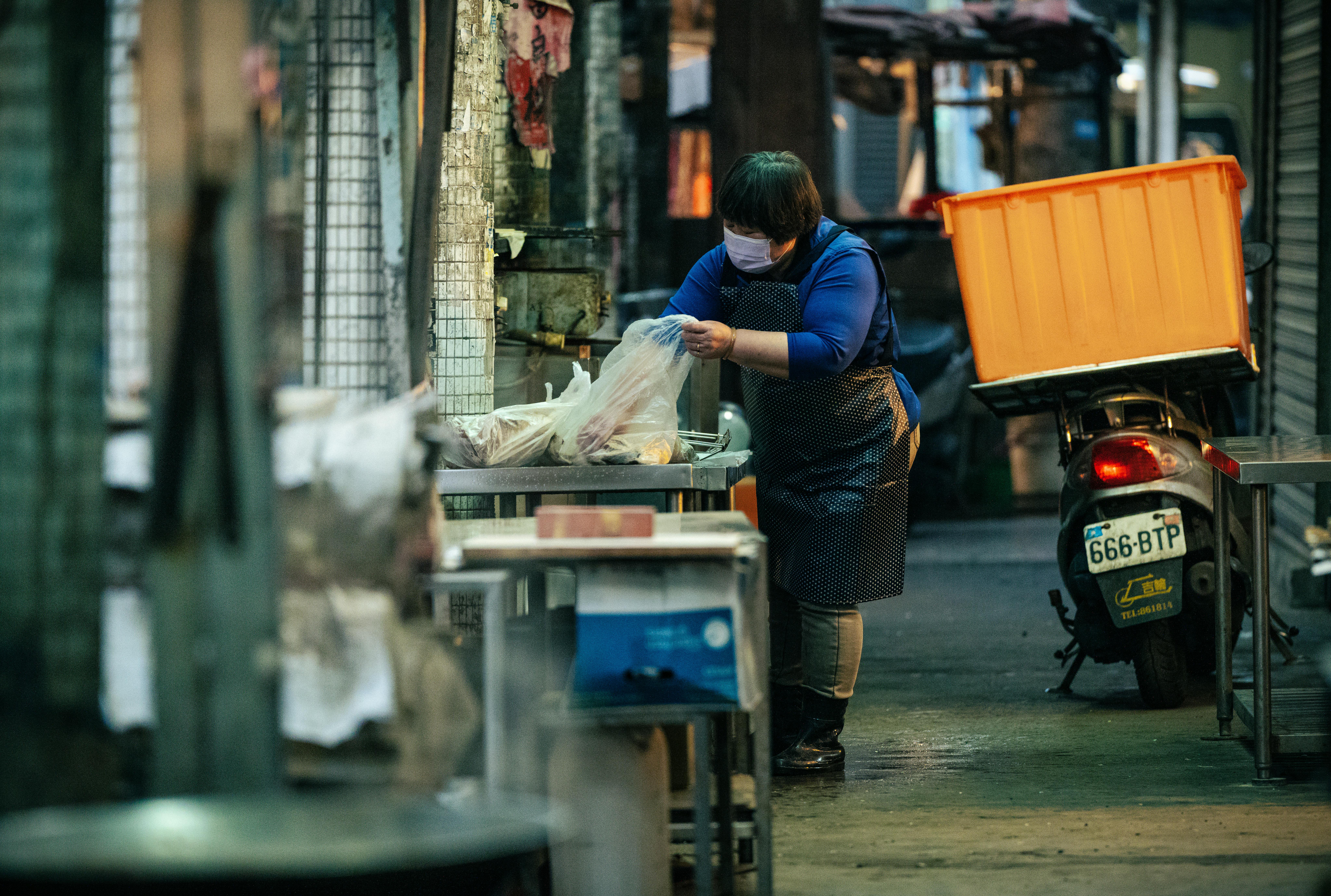 Person Packaging Meat for Delivery · Free Stock Photo