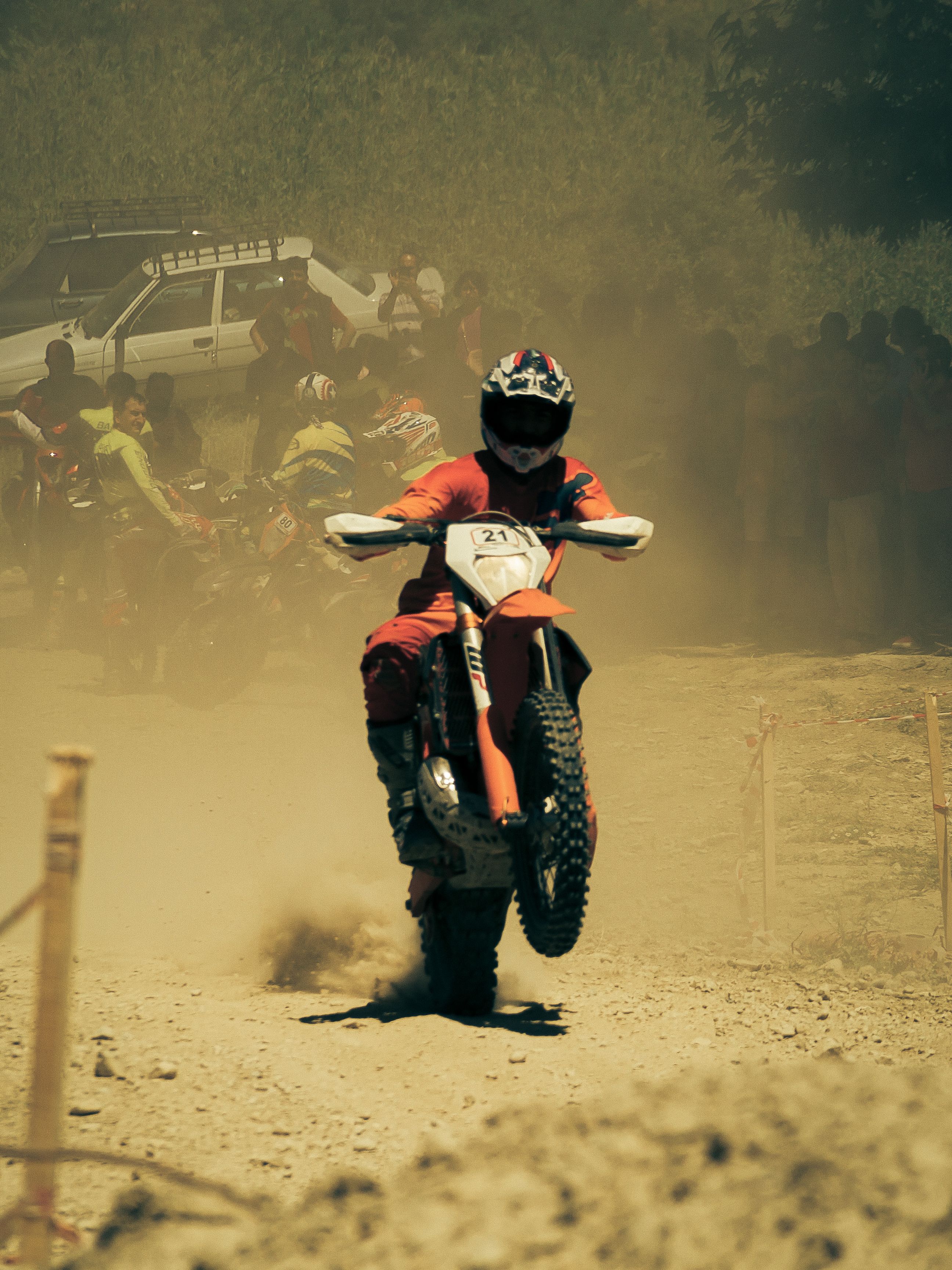Motard Sur Moto D'enduro · Photo gratuite
