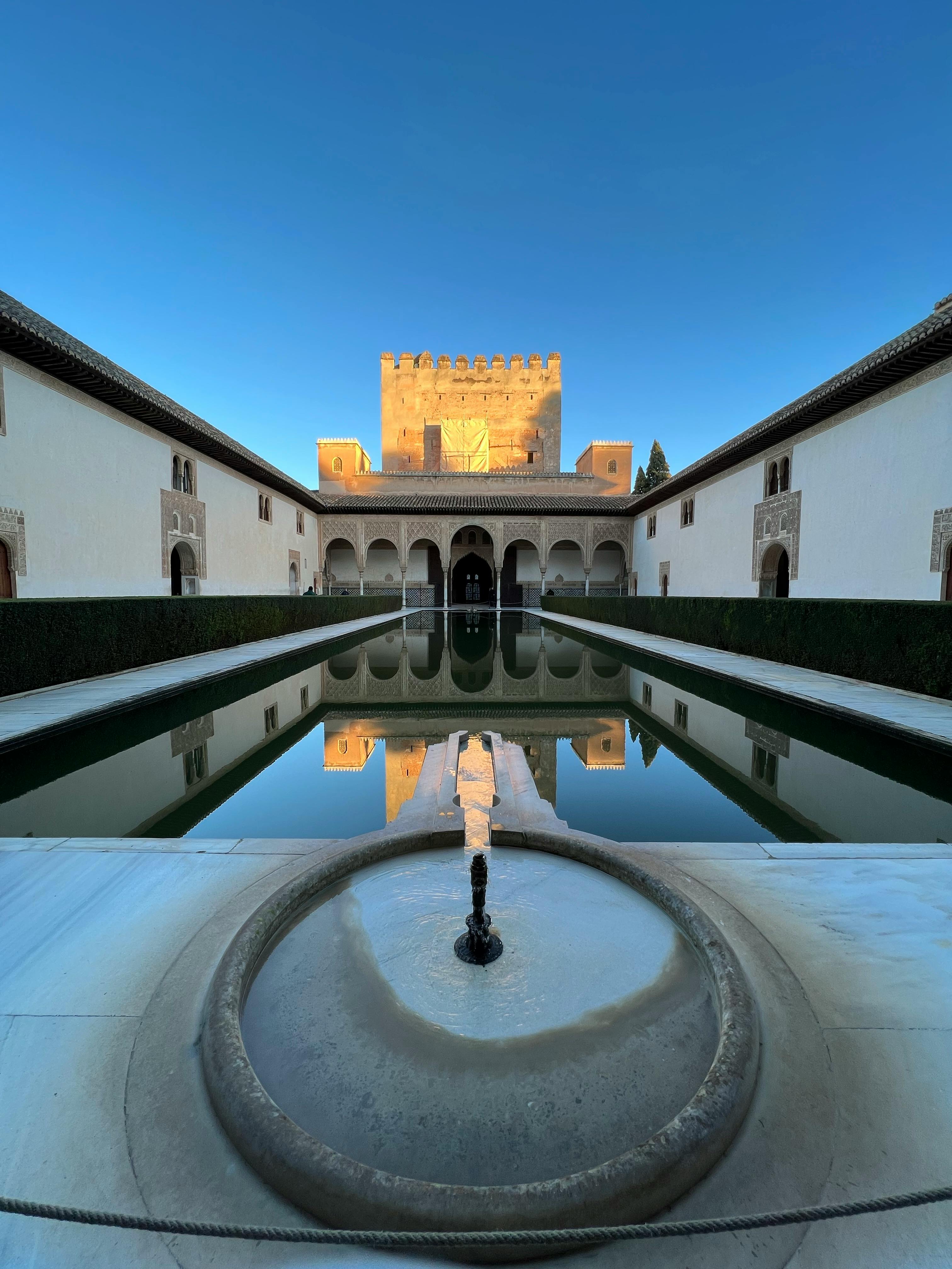 Fountain and Pool of the Alhambra Palace · Free Stock Photo