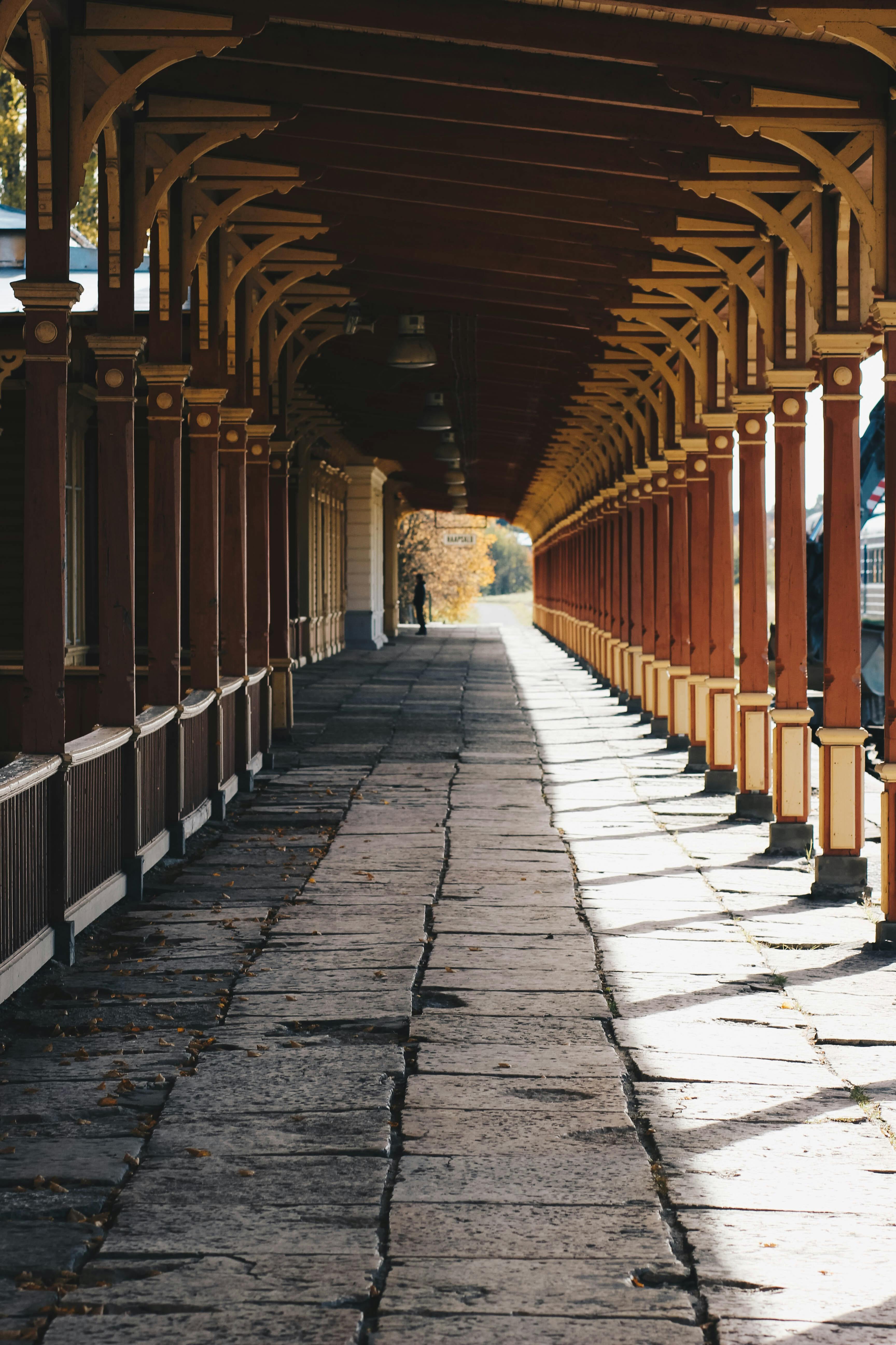 Brown and Black Walkway · Free Stock Photo