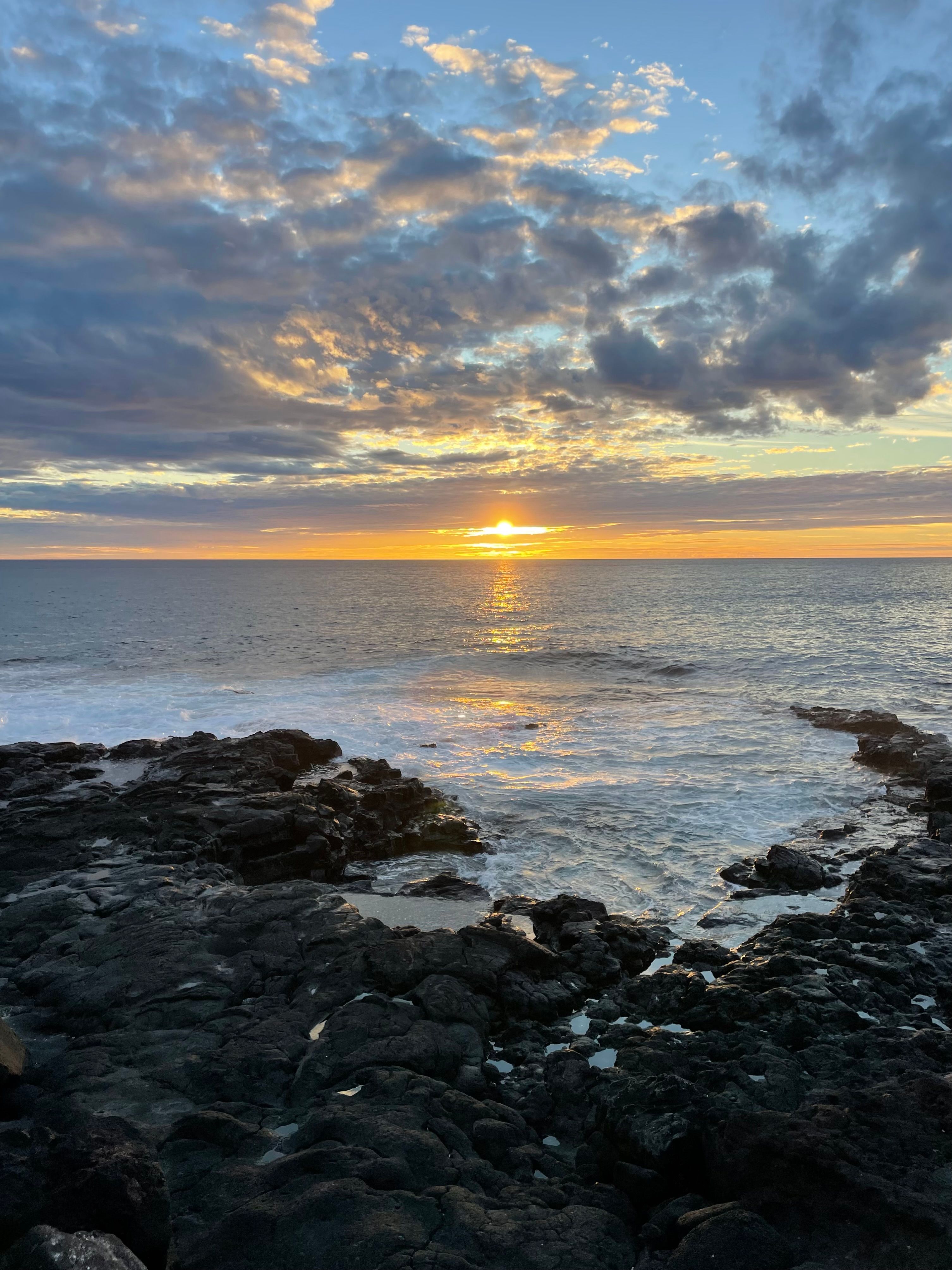 Seashore at Dawn · Free Stock Photo