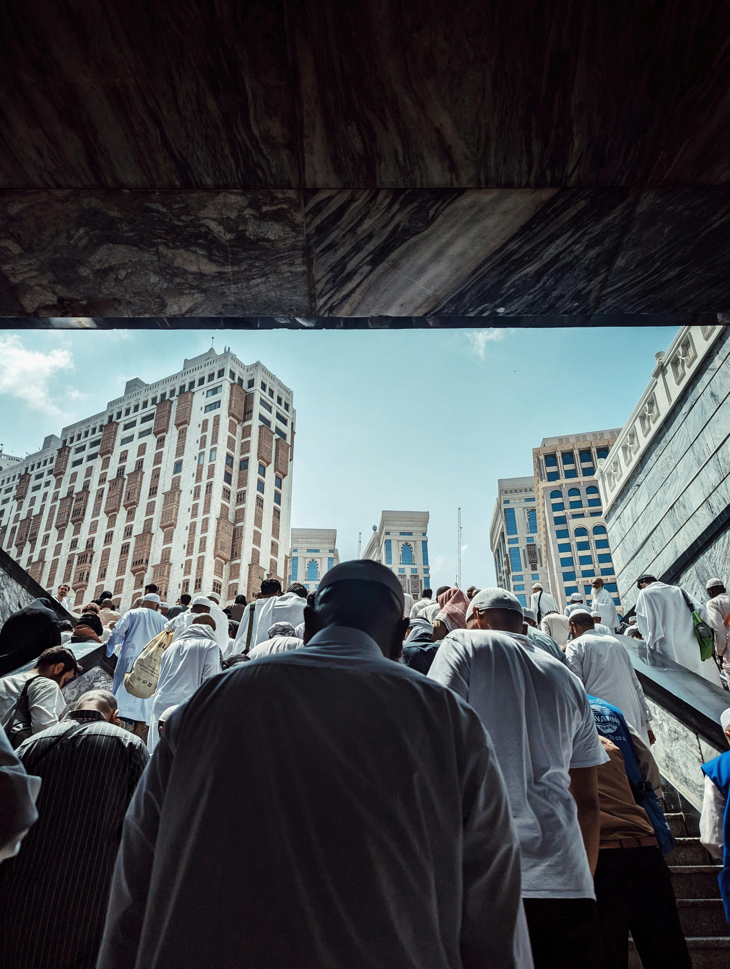 Crowd Stairs Photos, Download The BEST Free Crowd Stairs Stock Photos ...