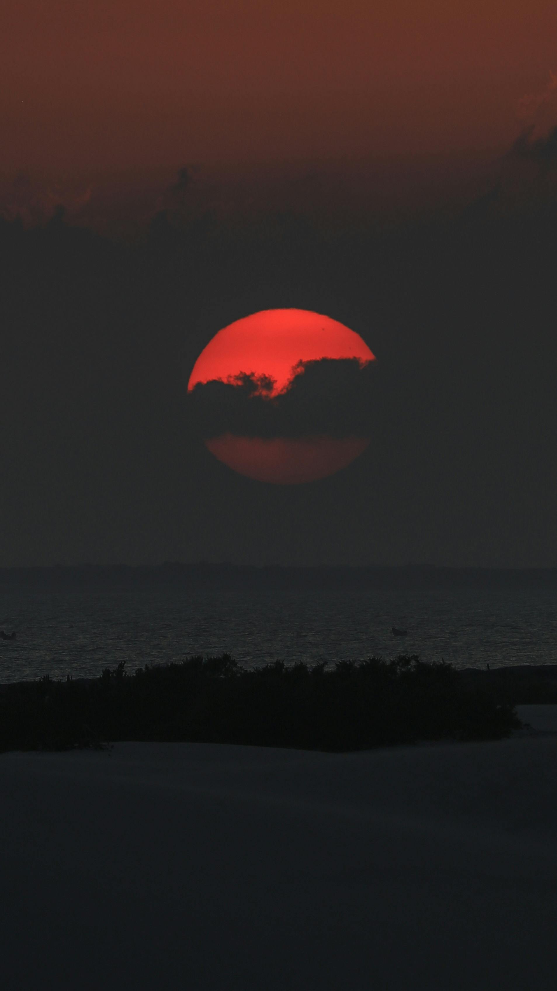 Red Sun over the Sea · Free Stock Photo