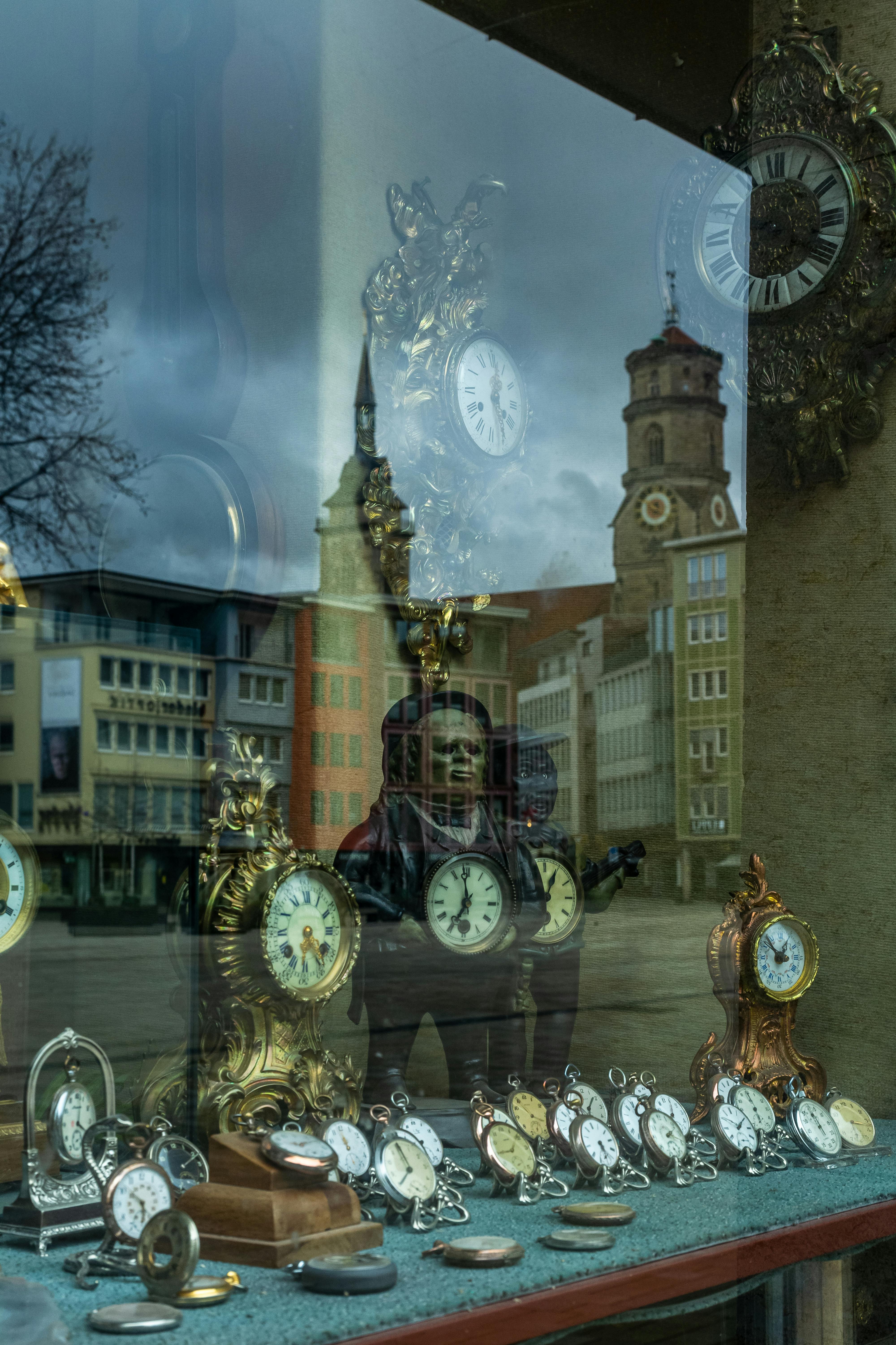 Display of Vintage Clocks · Free Stock Photo