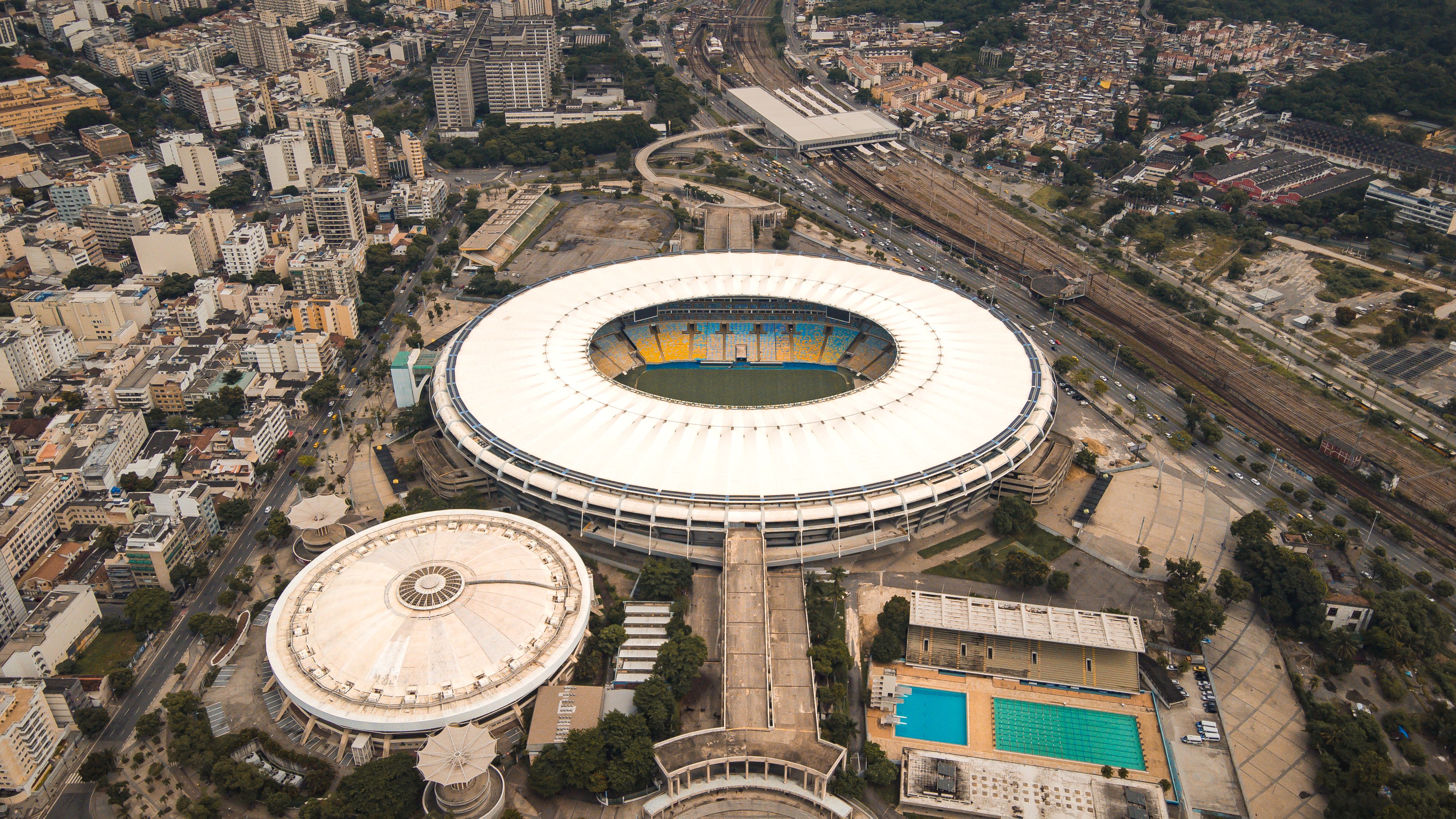 Foto profissional gratuita de américa do sul, ao ar livre, arquibancada ...