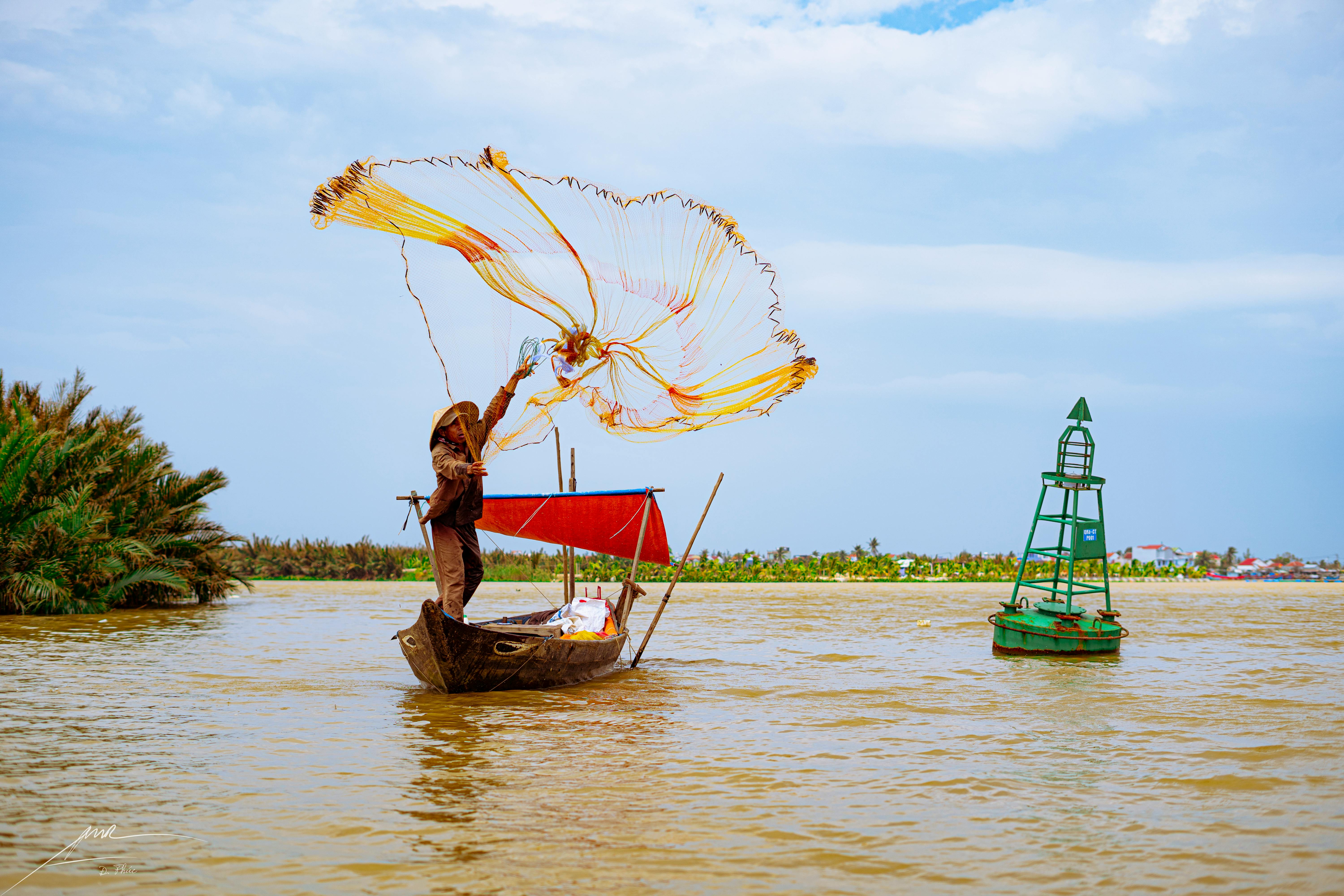 Man Throwing Fishing Net · Free Stock Photo