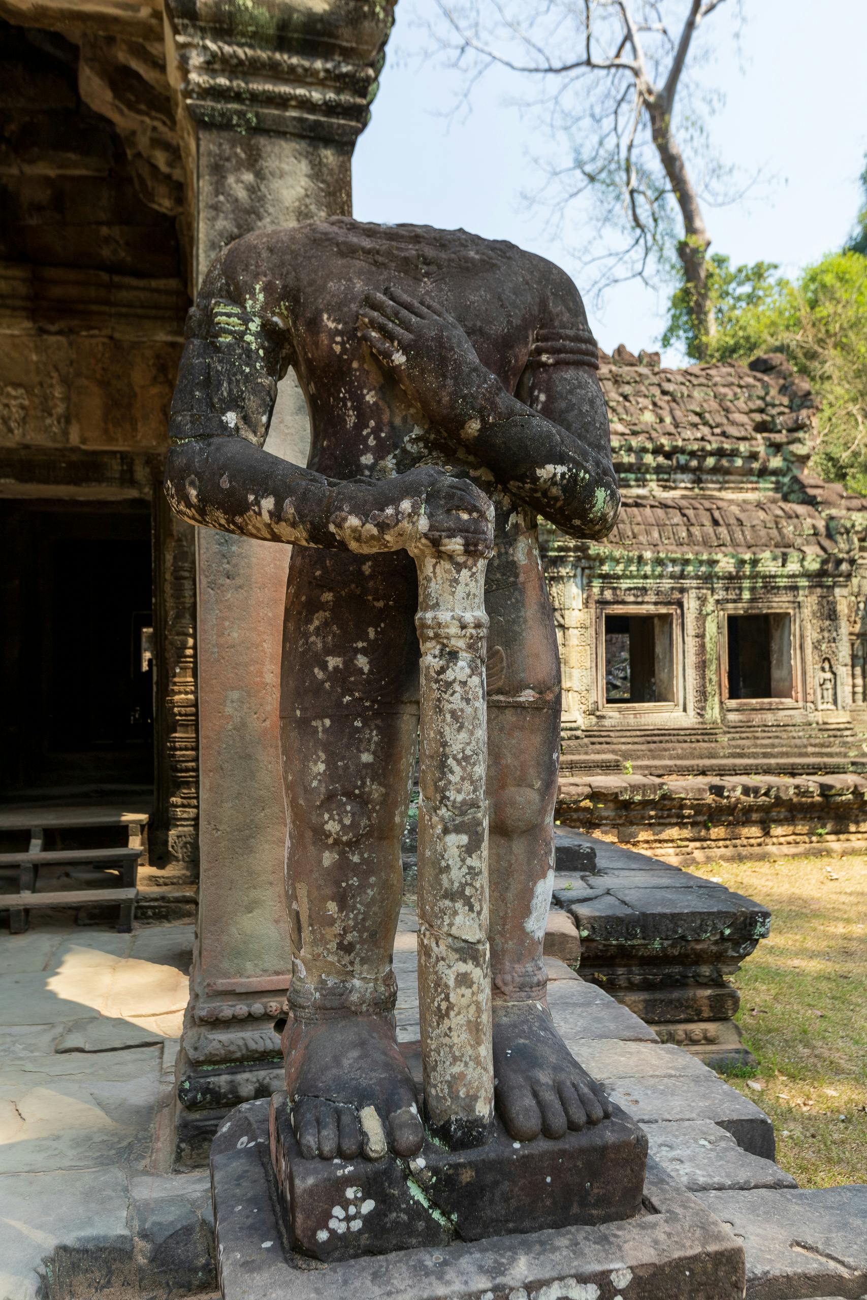 Sculpture in Ruins · Free Stock Photo
