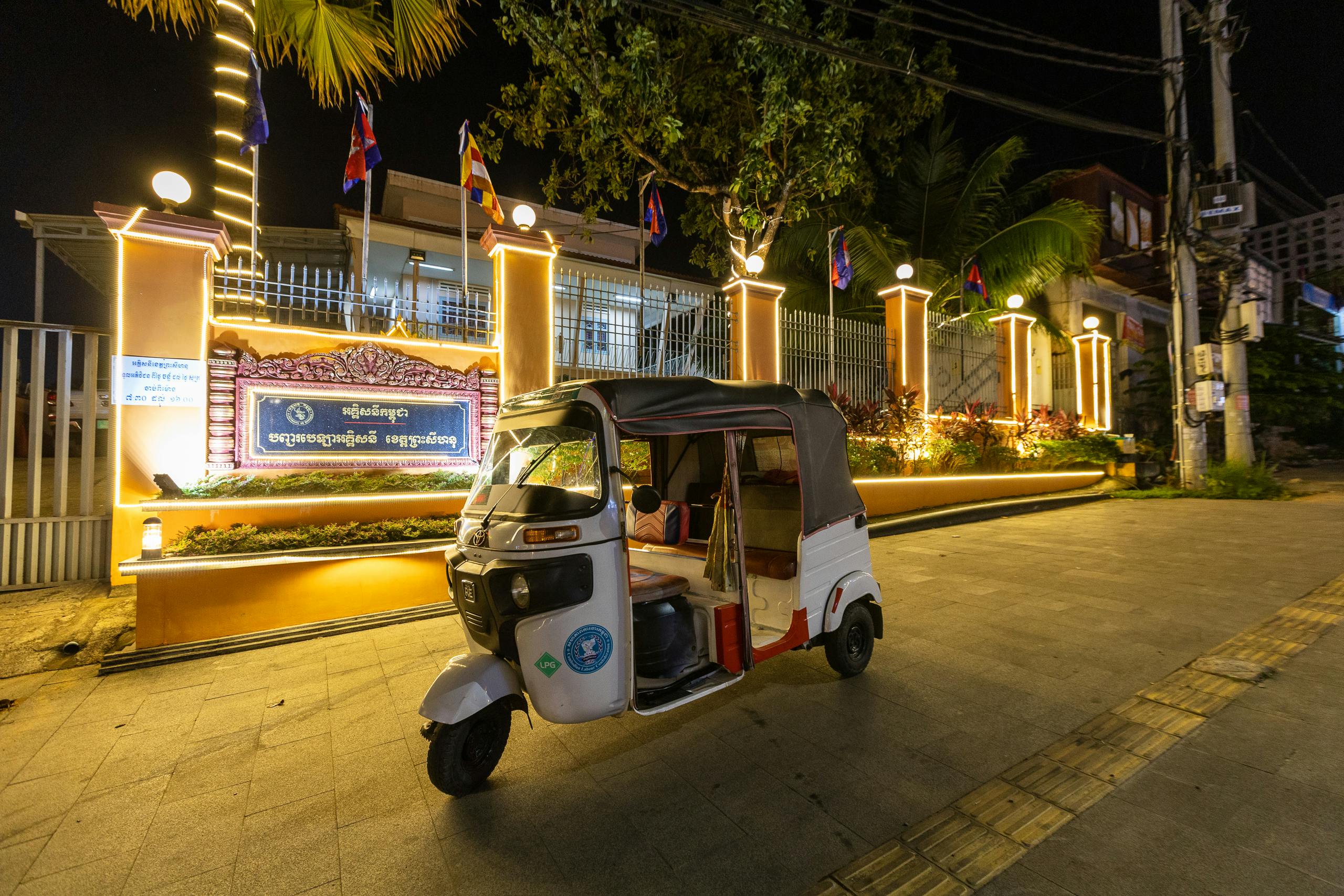 A Fast Auto Rickshaw on the Road · Free Stock Photo