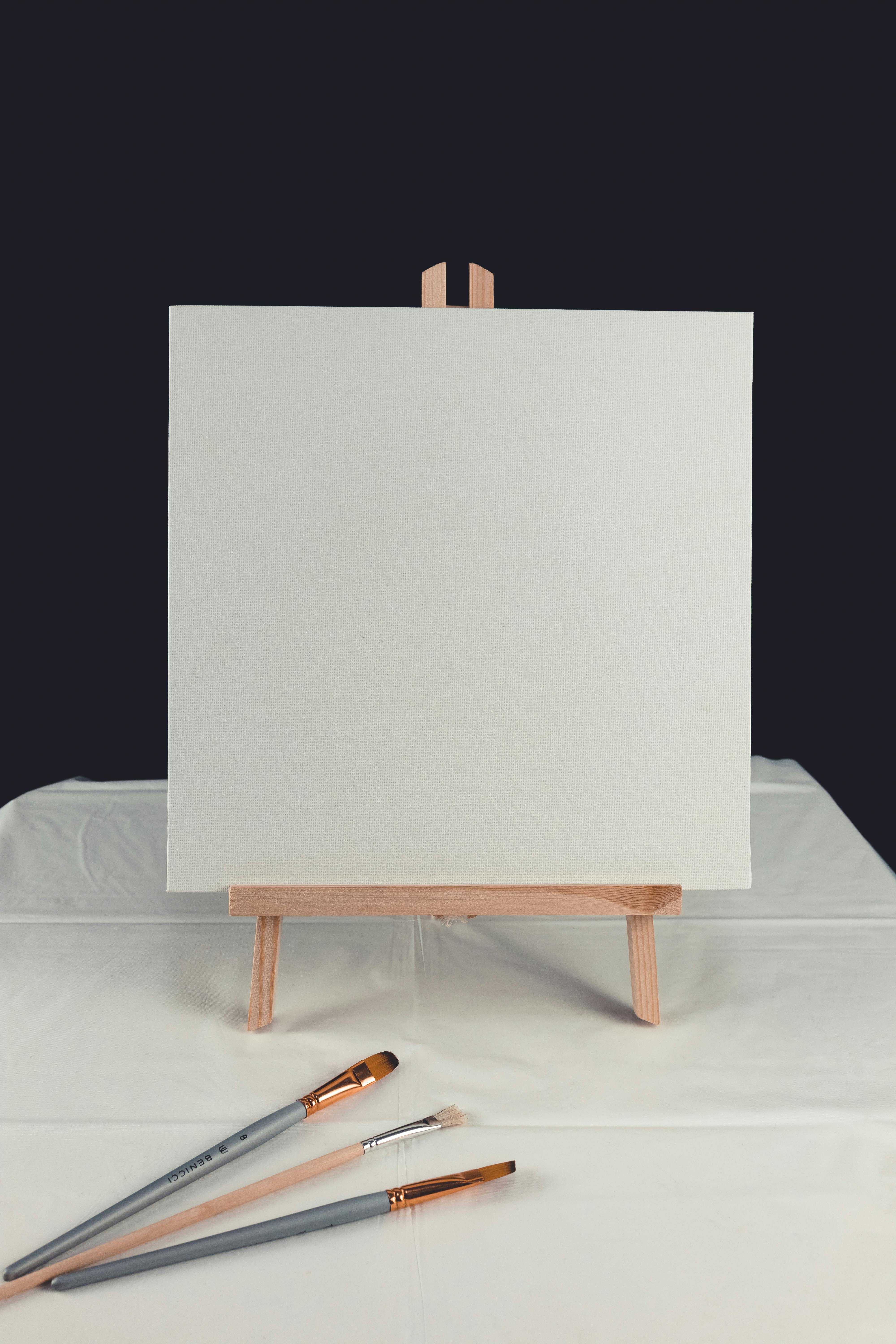 Table for drawing, ready for use · Free Stock Photo