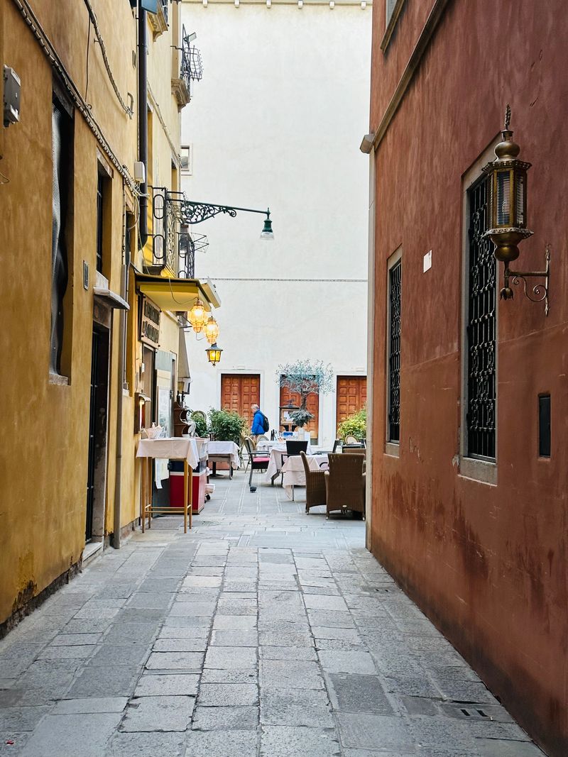 Street Buildings Photos, Download The BEST Free Street Buildings Stock ...