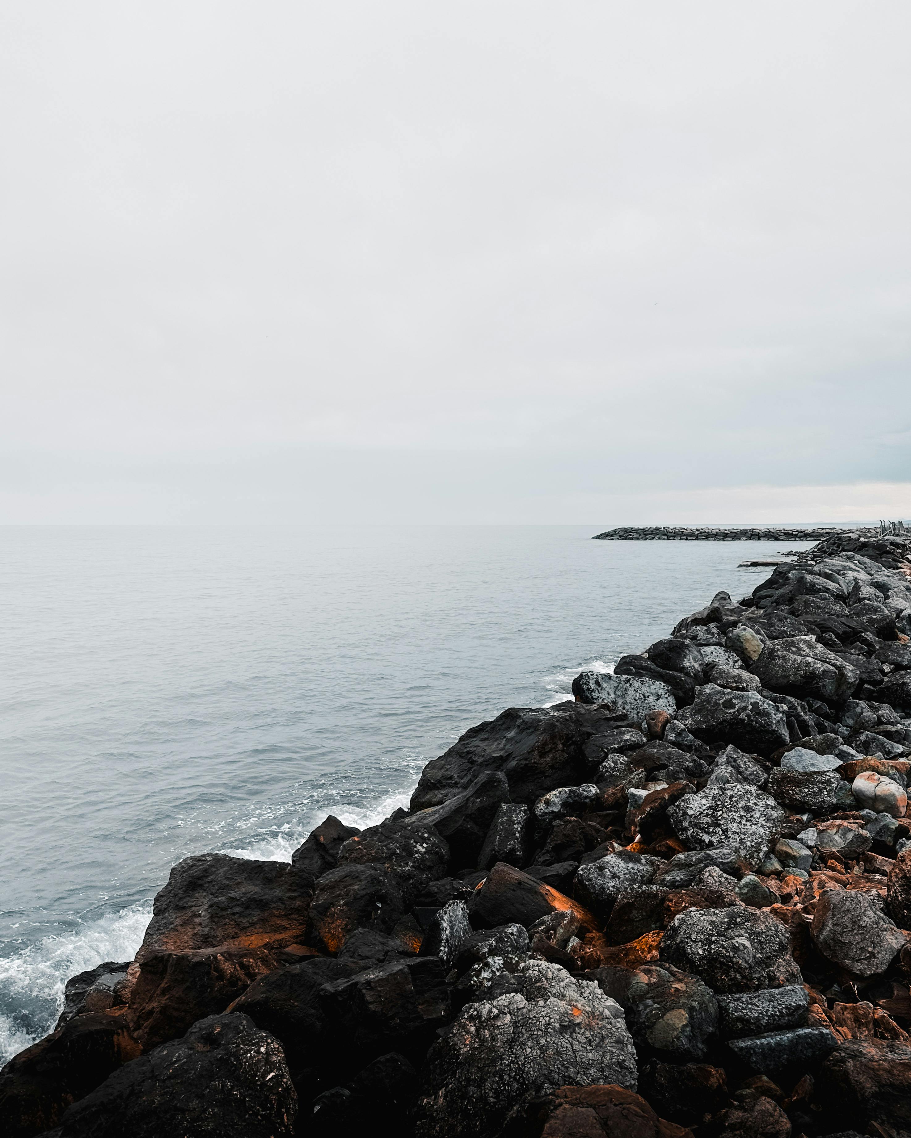 Rocks By The Sea Photos, Download The BEST Free Rocks By The Sea Stock ...
