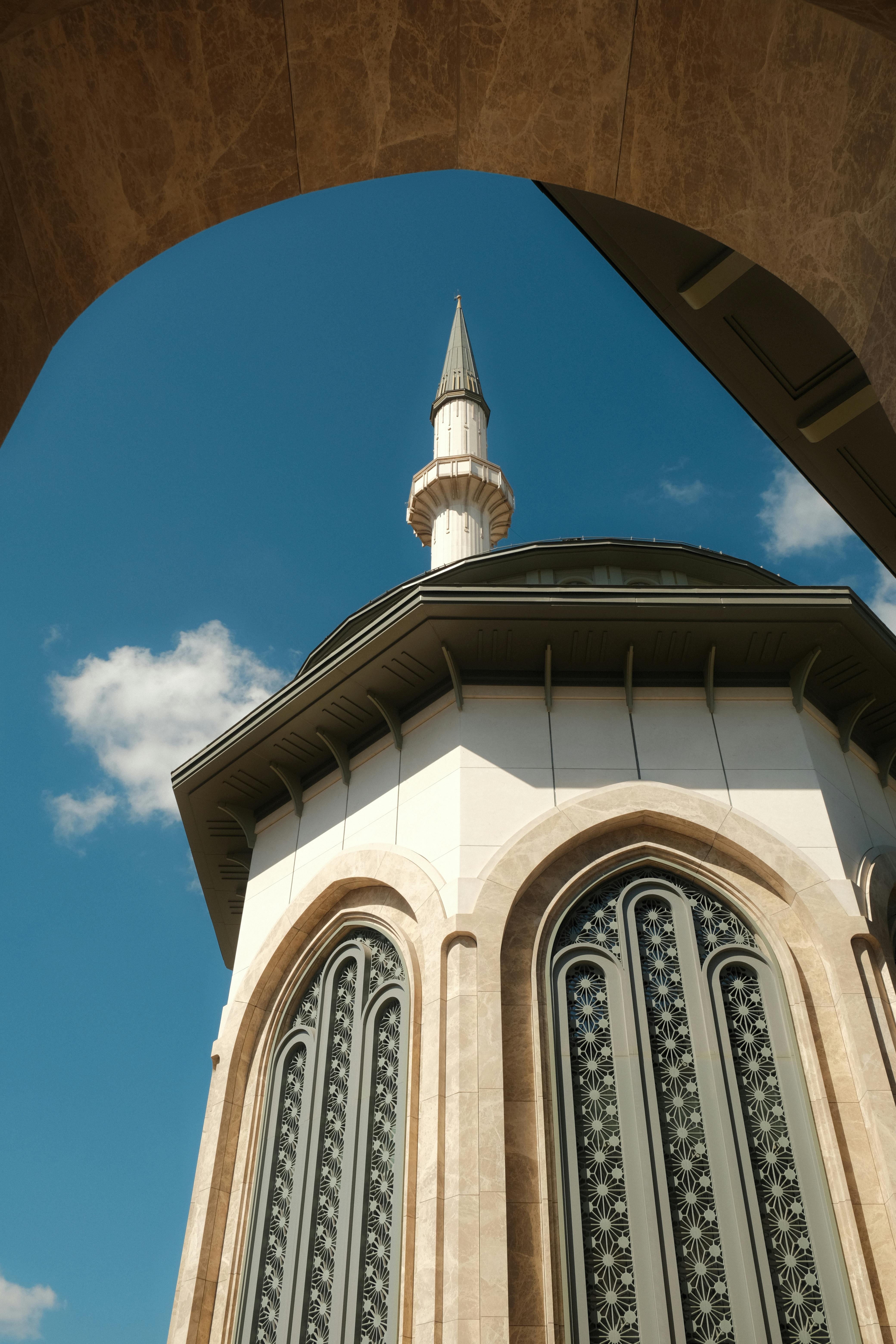 Mosque Wall and Minaret · Free Stock Photo
