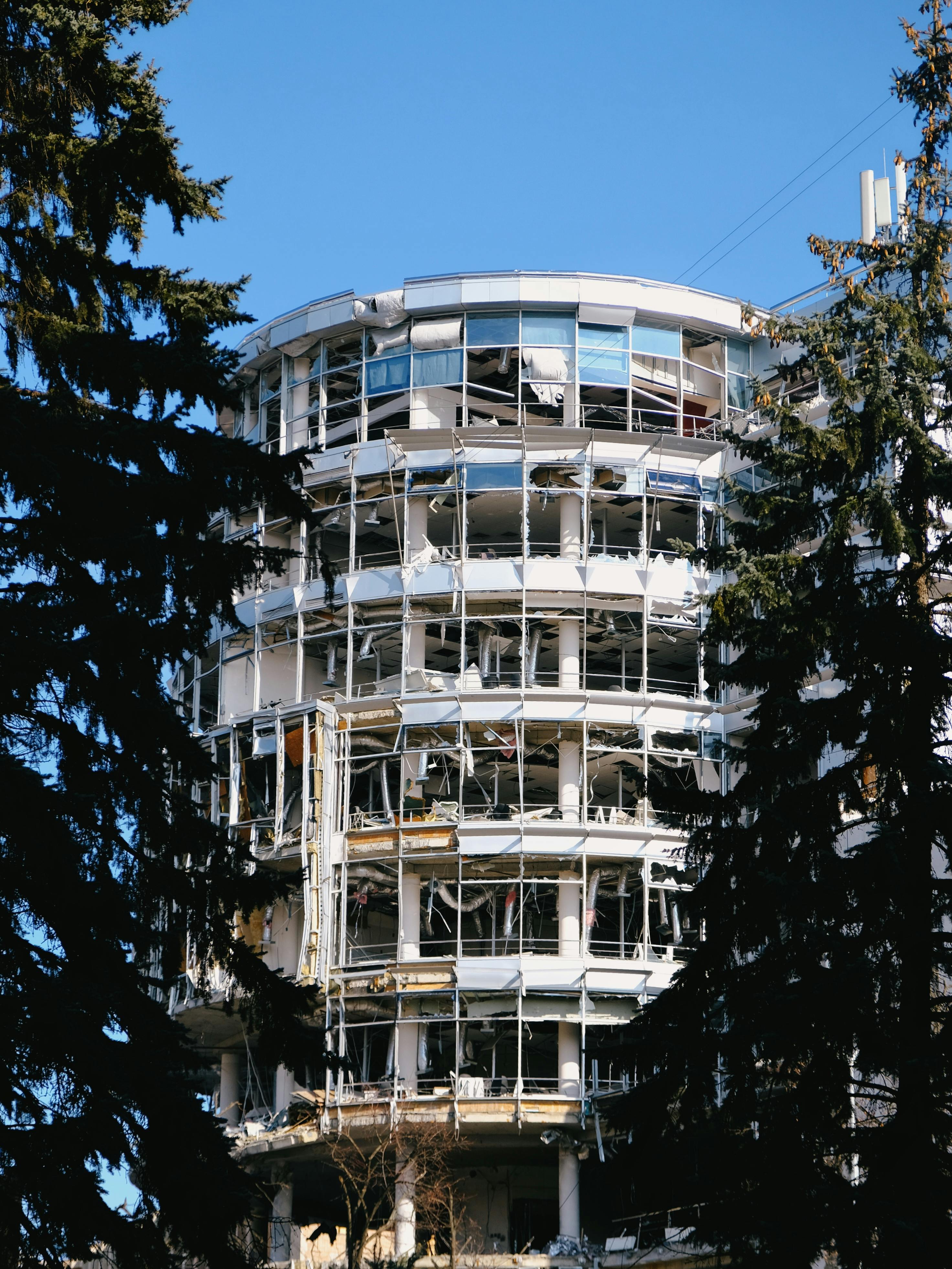 White Concrete Building · Free Stock Photo