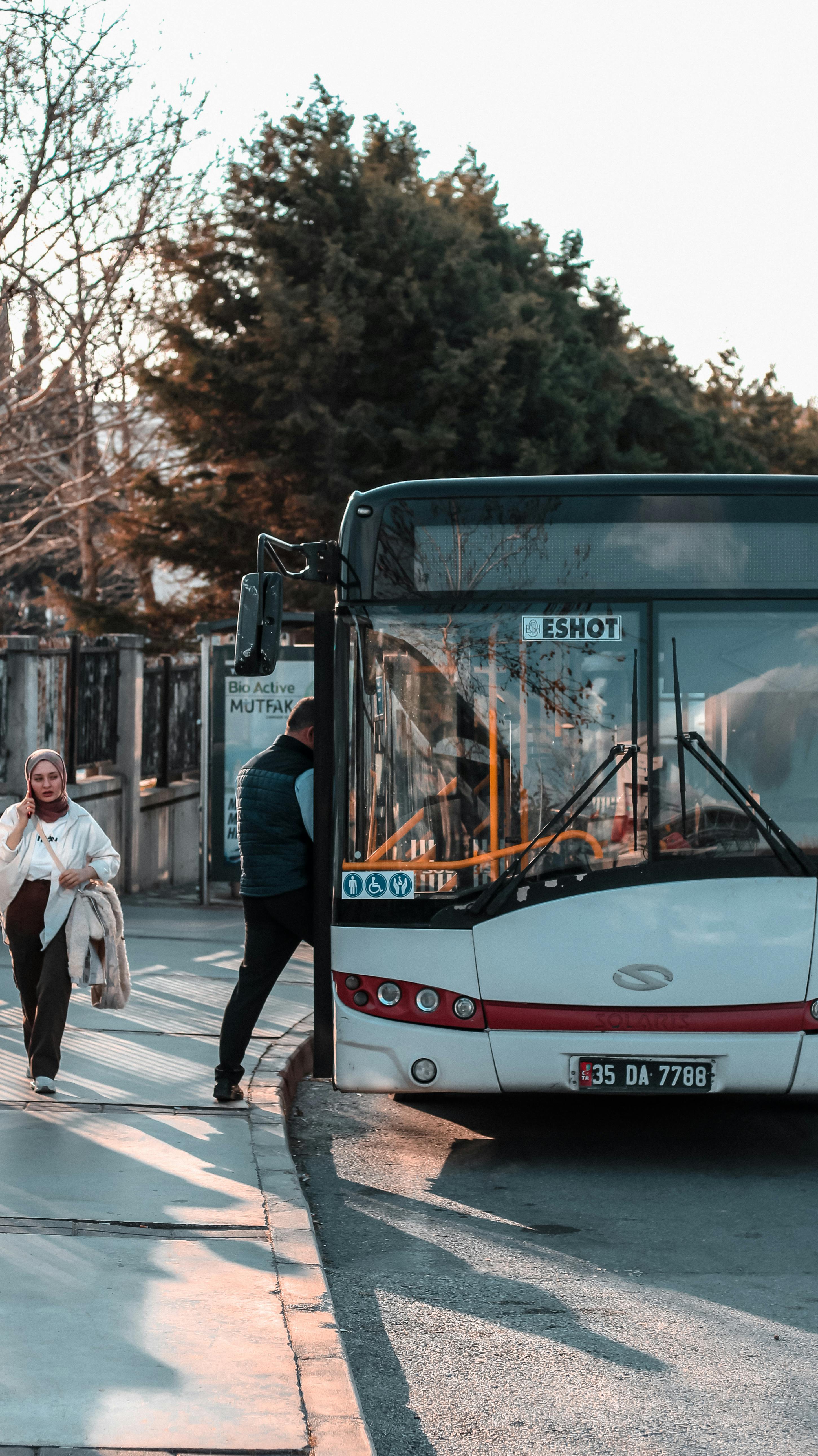 Mini Bus Photos, Download The BEST Free Mini Bus Stock Photos & HD Images