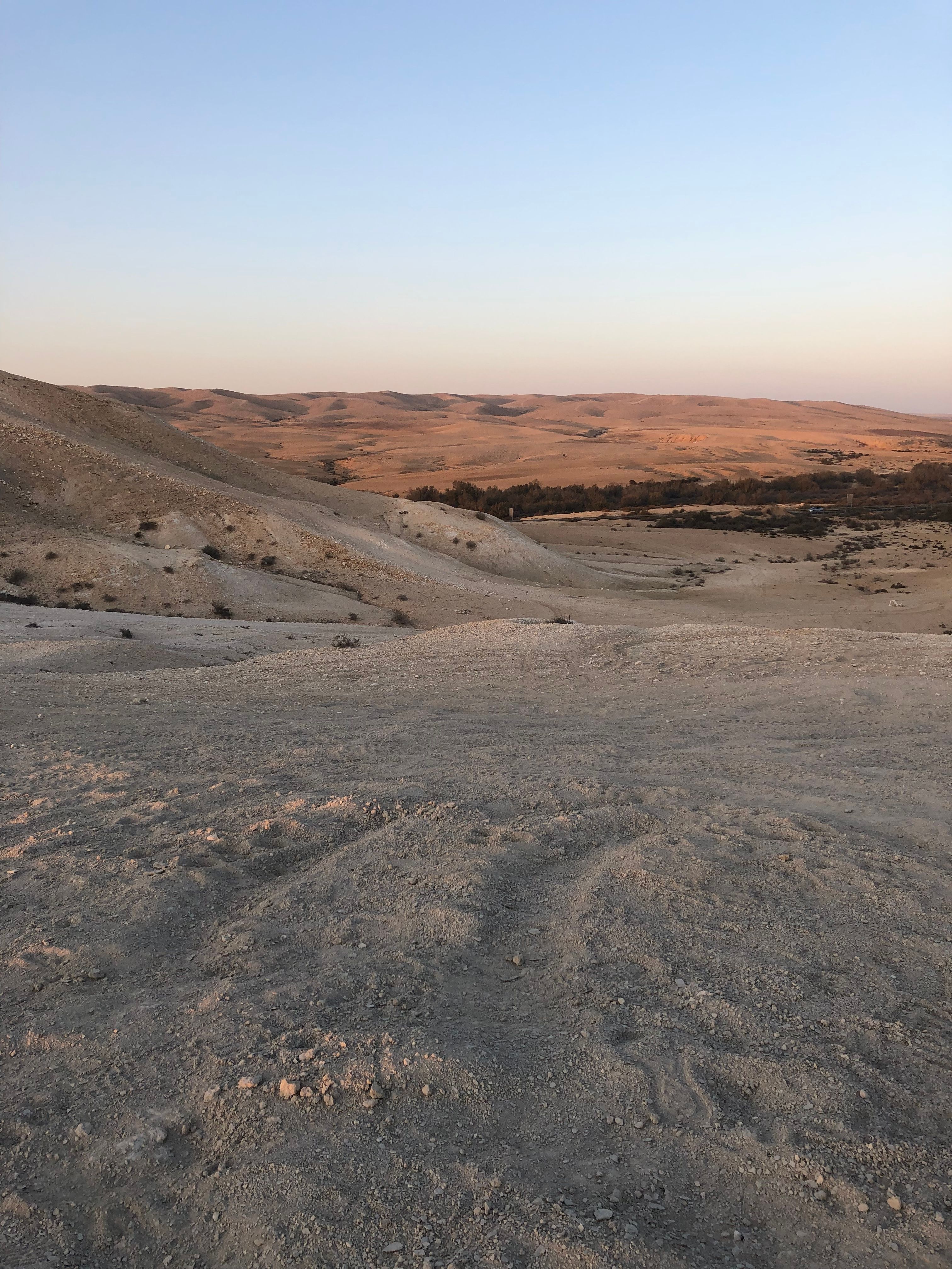Clear Sky over Arid Hills on Shore · Free Stock Photo