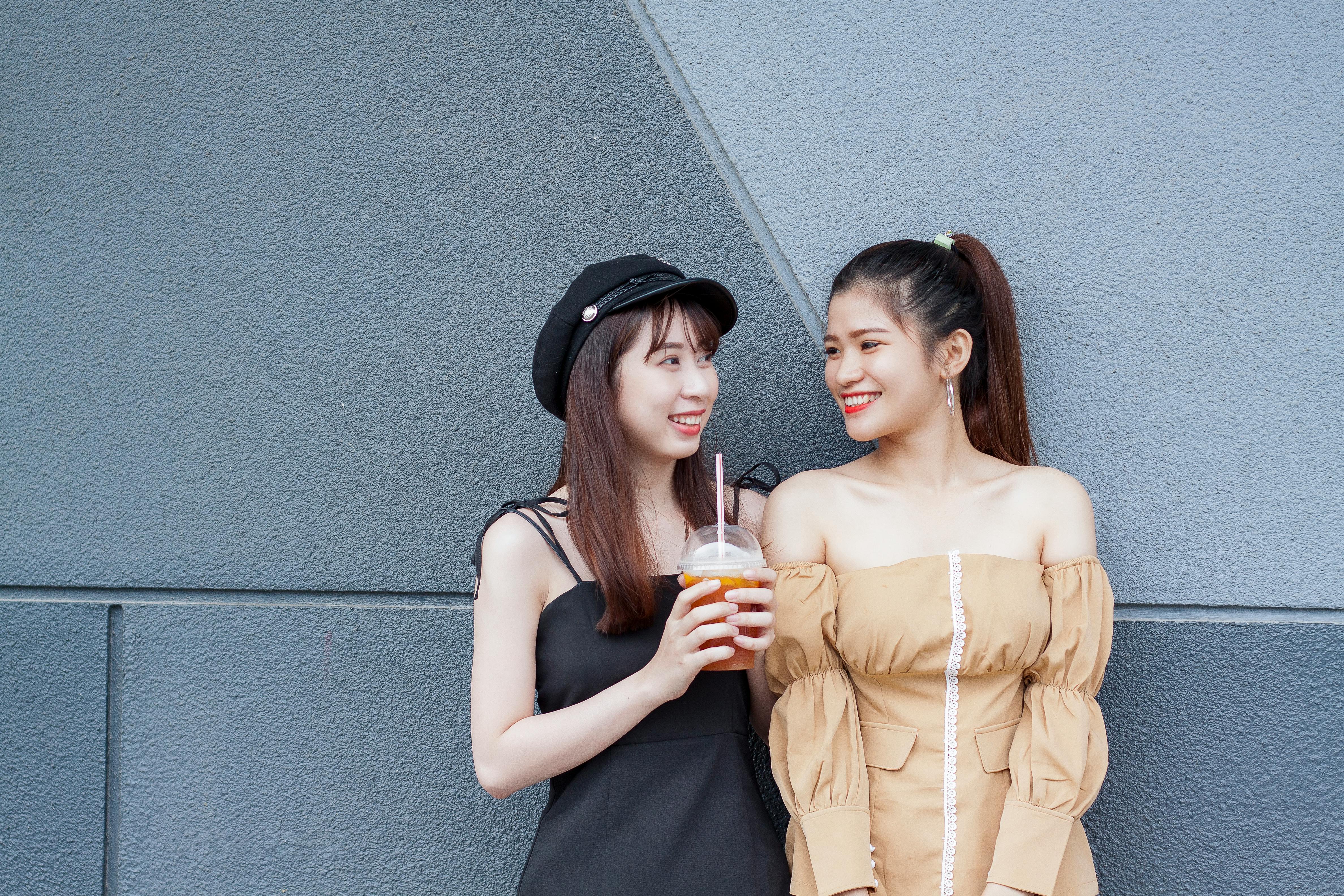 PhiTran: Sister Sister Concept · Free Stock Photo