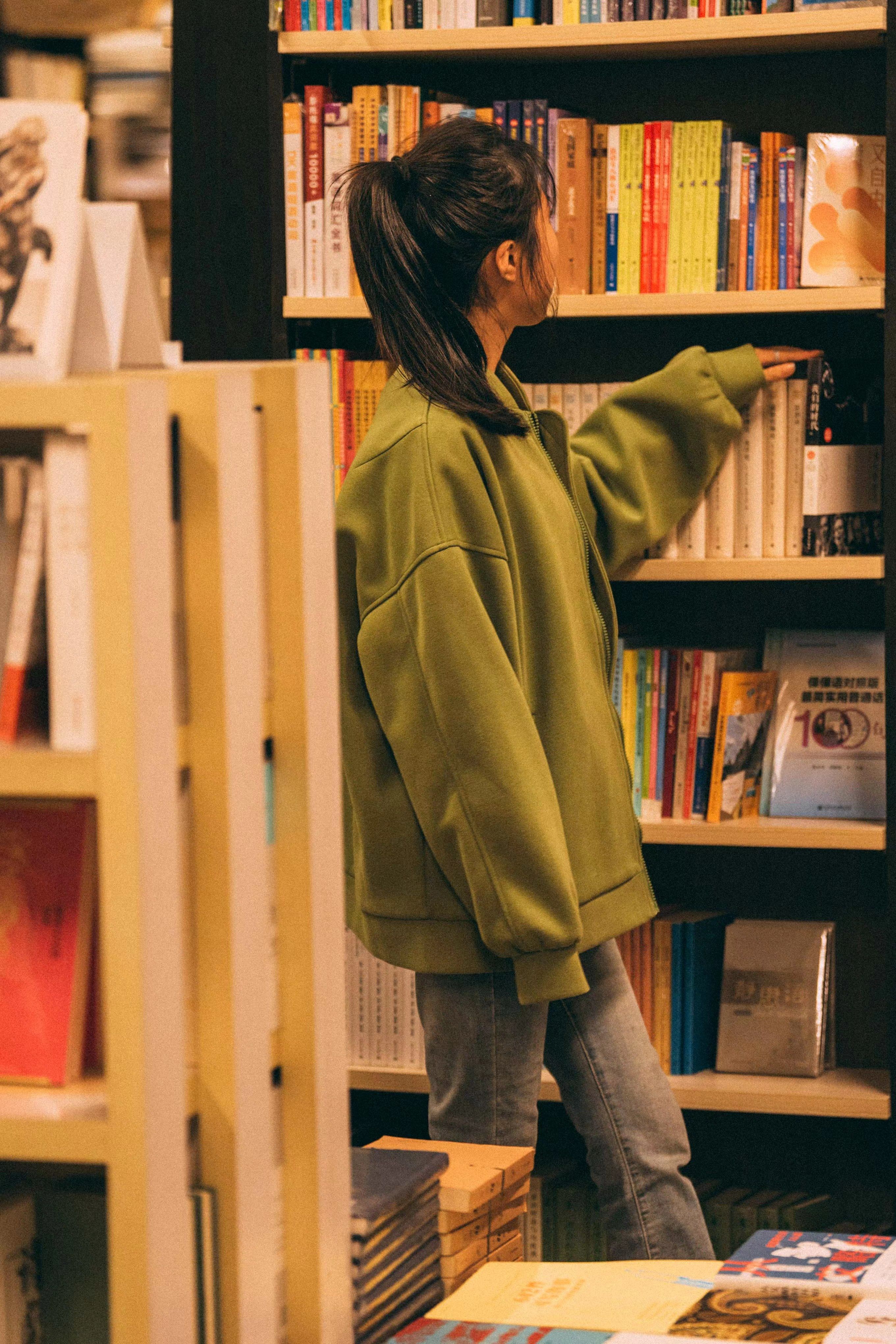 Woman in Hat Standing and Turning Back · Free Stock Photo