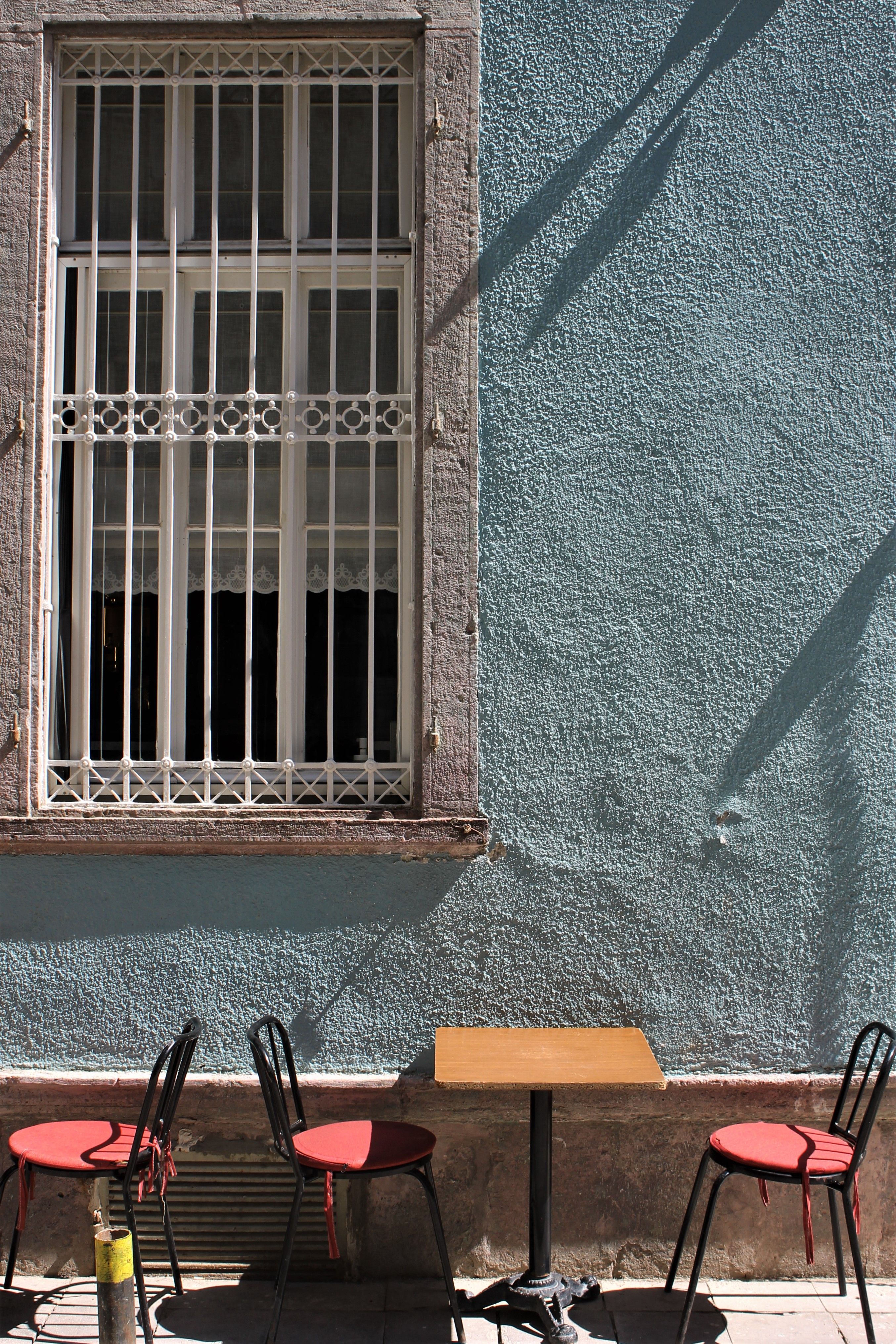 Sunlit Building Wall · Free Stock Photo