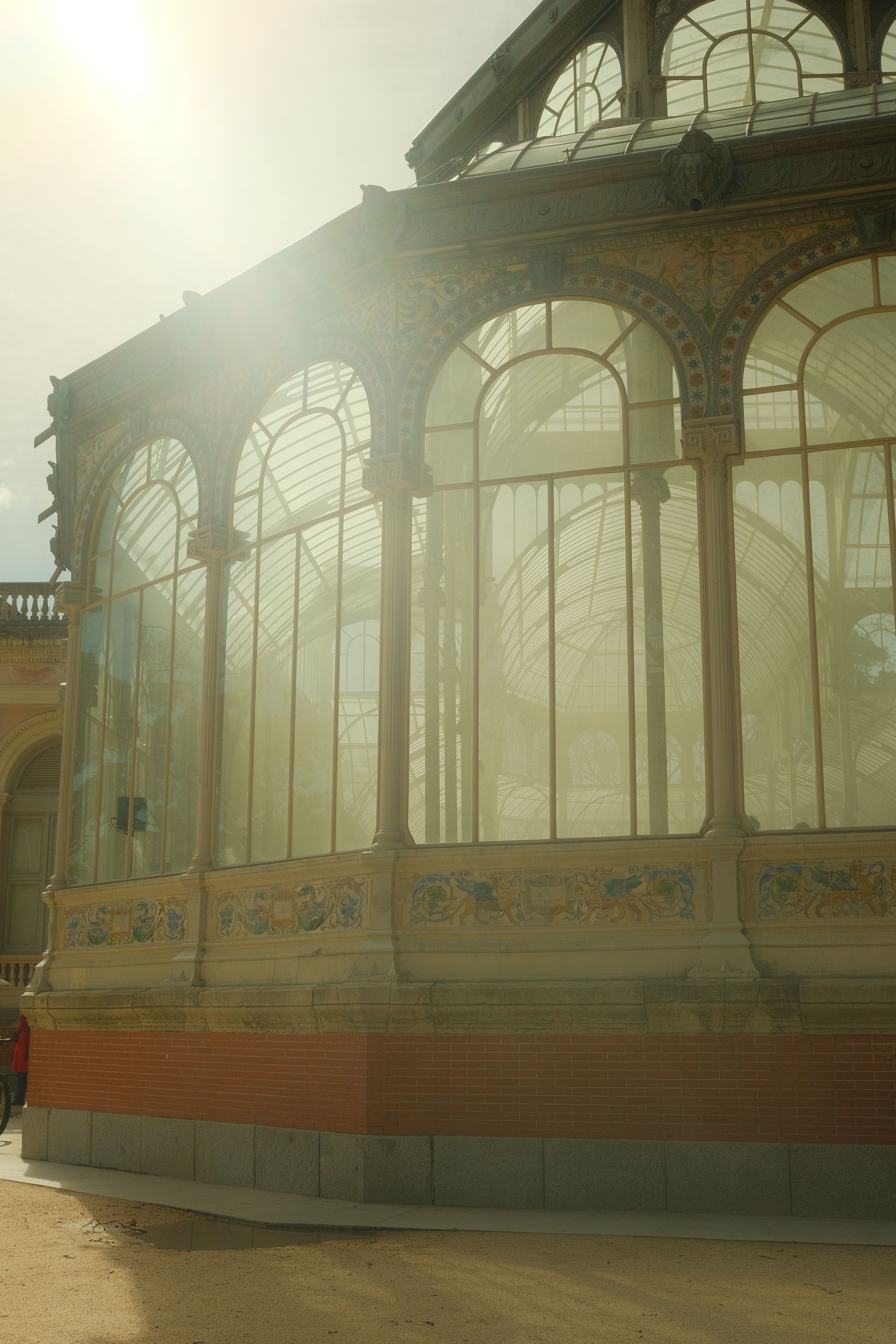Sunlight over Building · Free Stock Photo