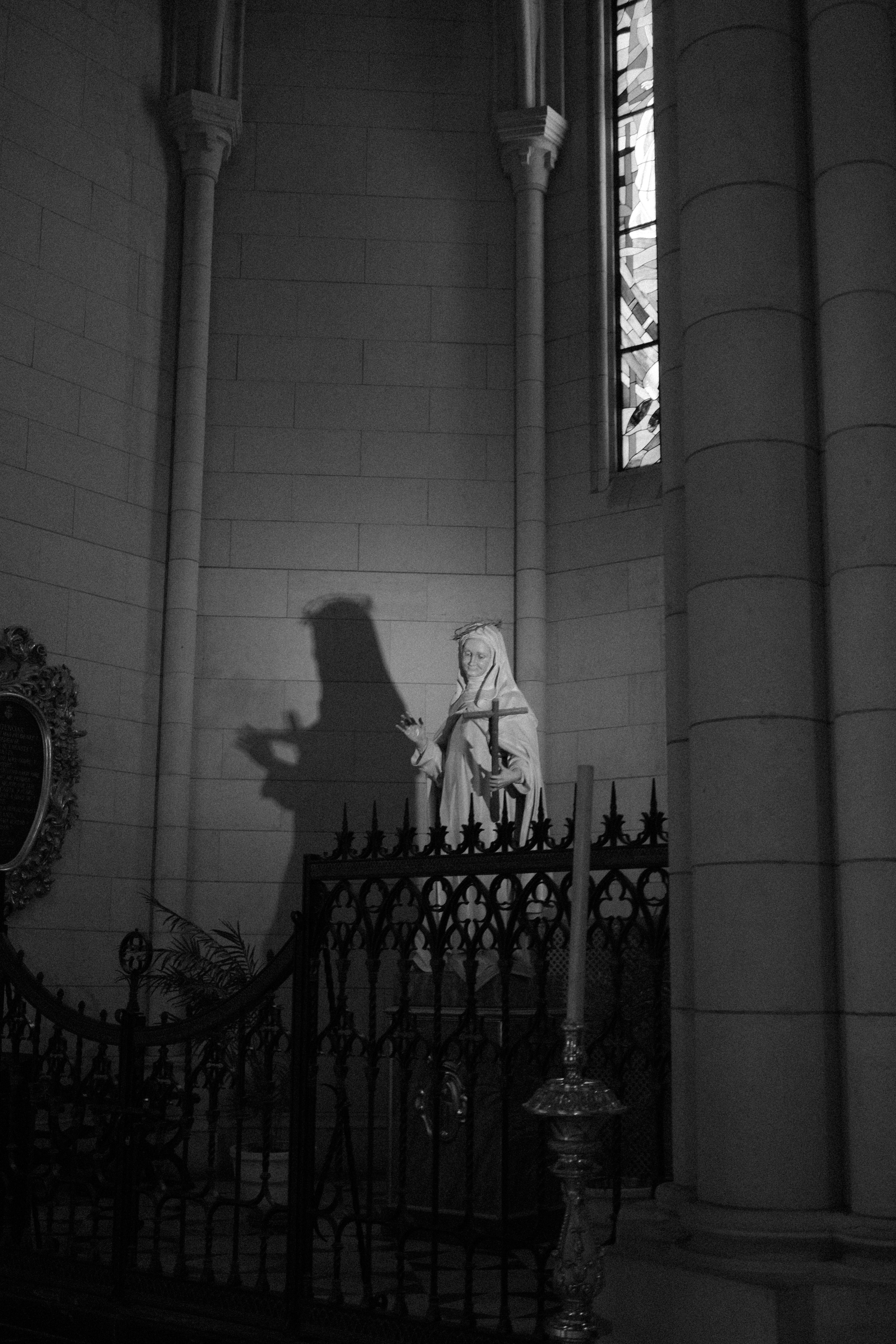 Sculpture in Church in Black and White · Free Stock Photo