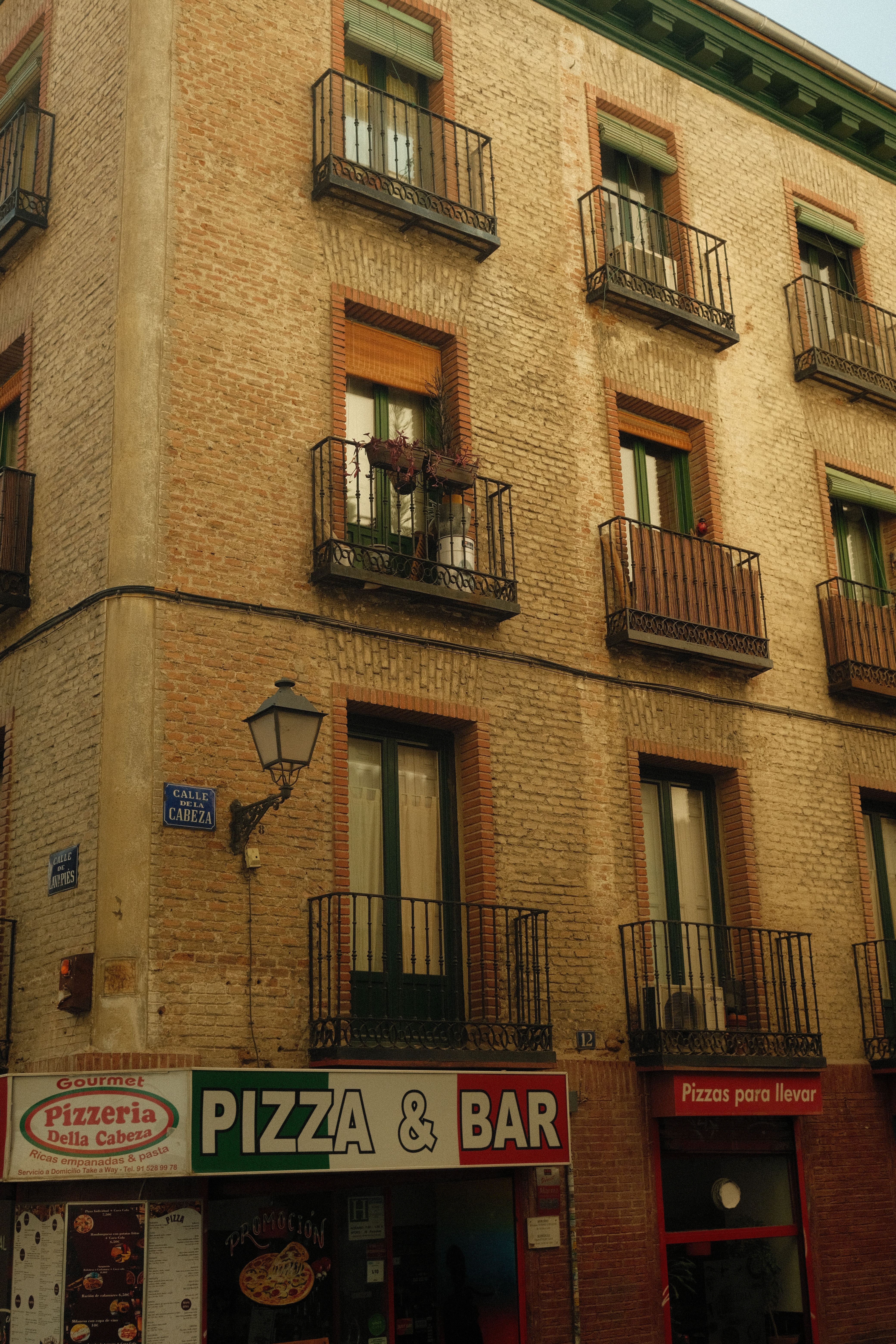 Pizzeria in Building · Free Stock Photo