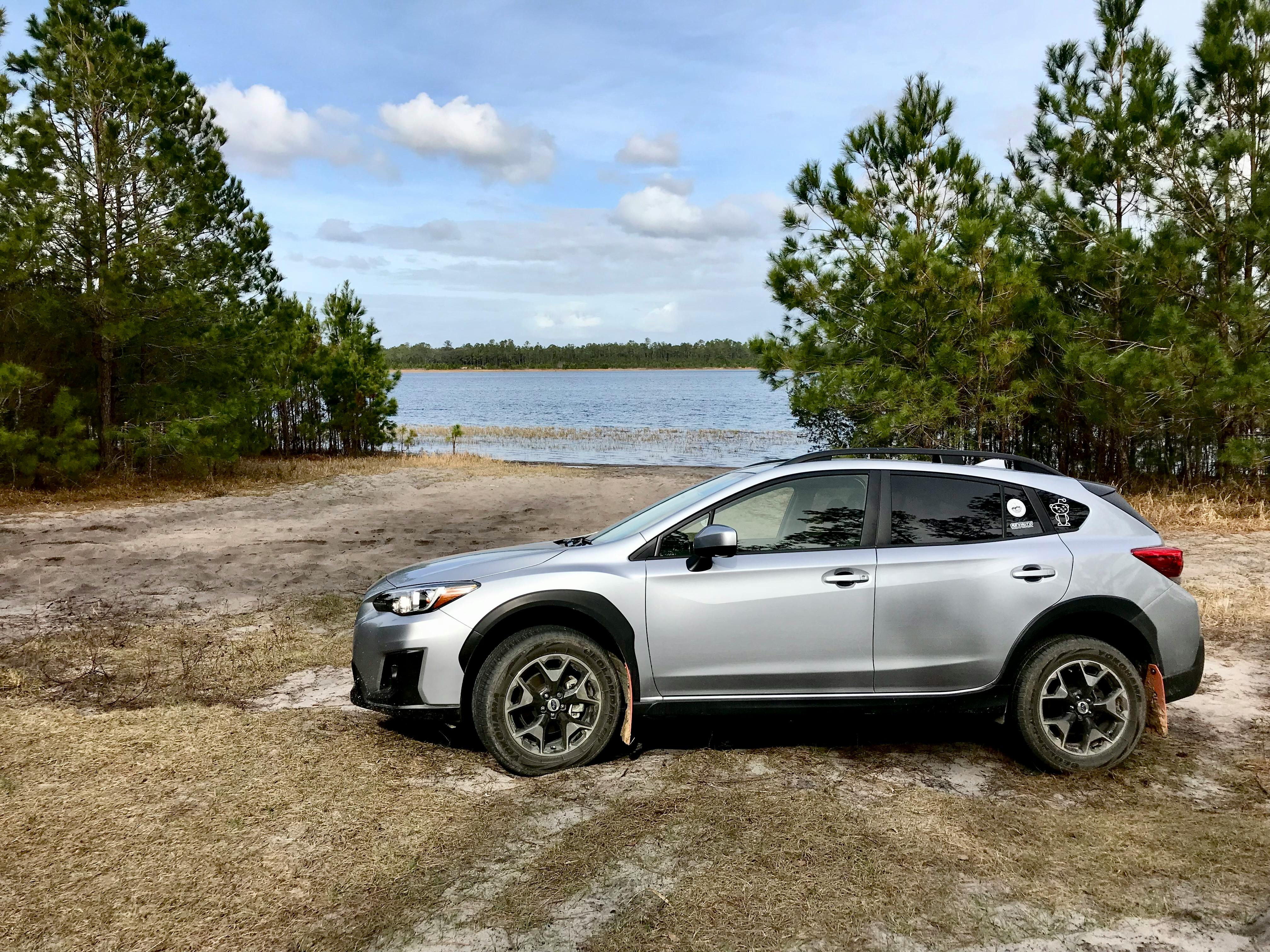 Photo of a Car Parked by the Lake · Free Stock Photo