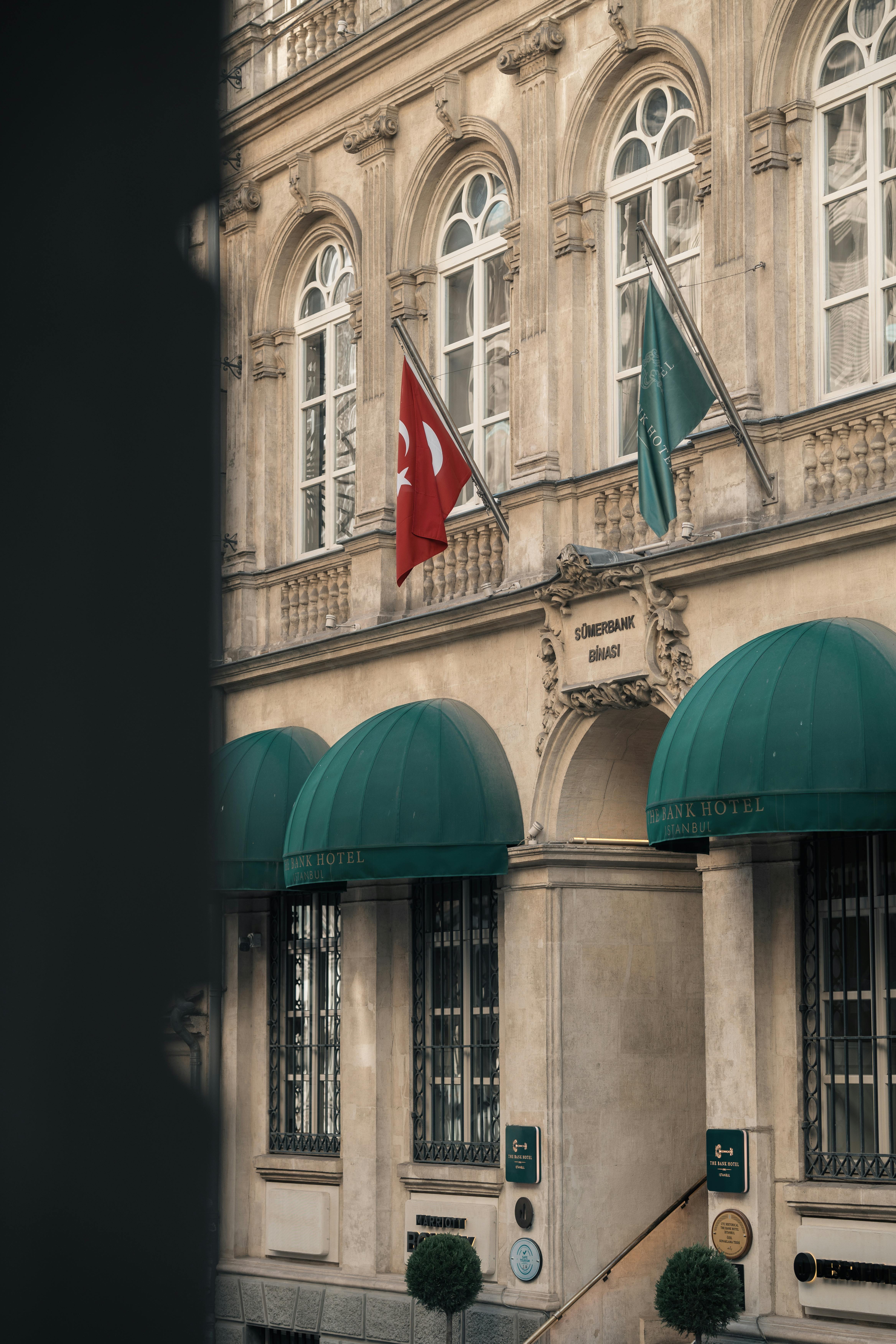 Exterior of a Government Building · Free Stock Photo