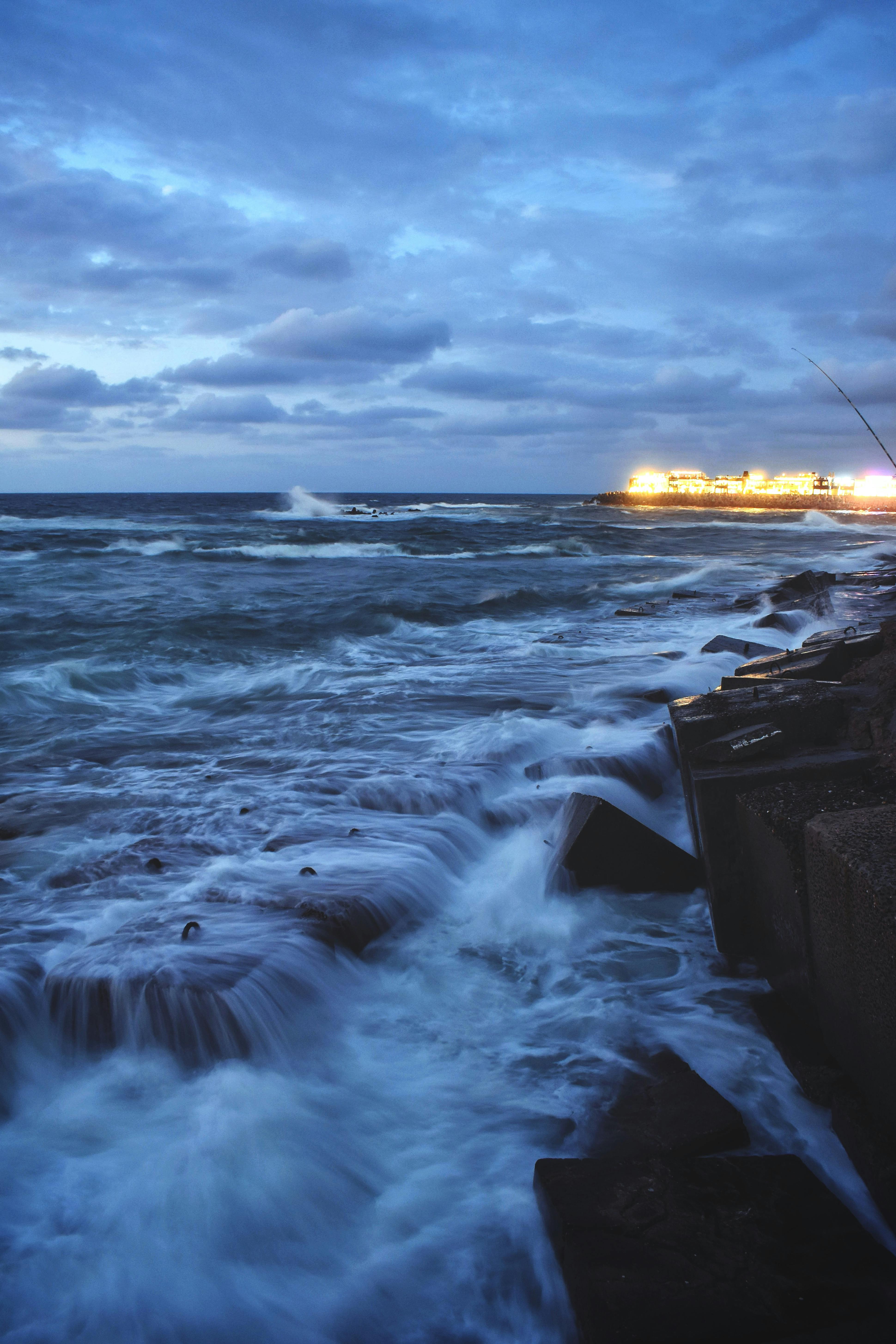 Waves on Sea Shore in Evening · Free Stock Photo