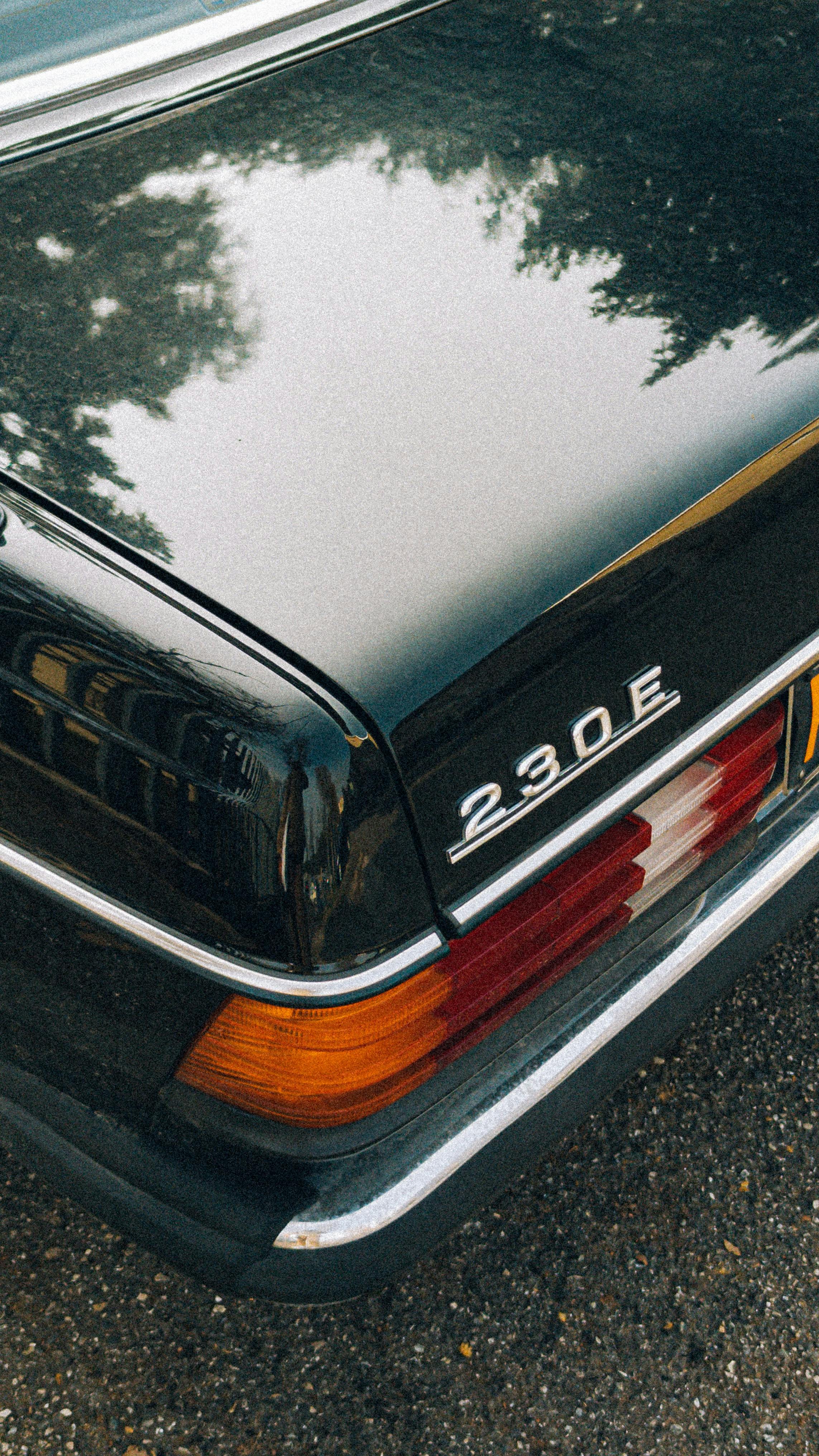 Close-up of the Back of Mercedes Benz W123 · Free Stock Photo