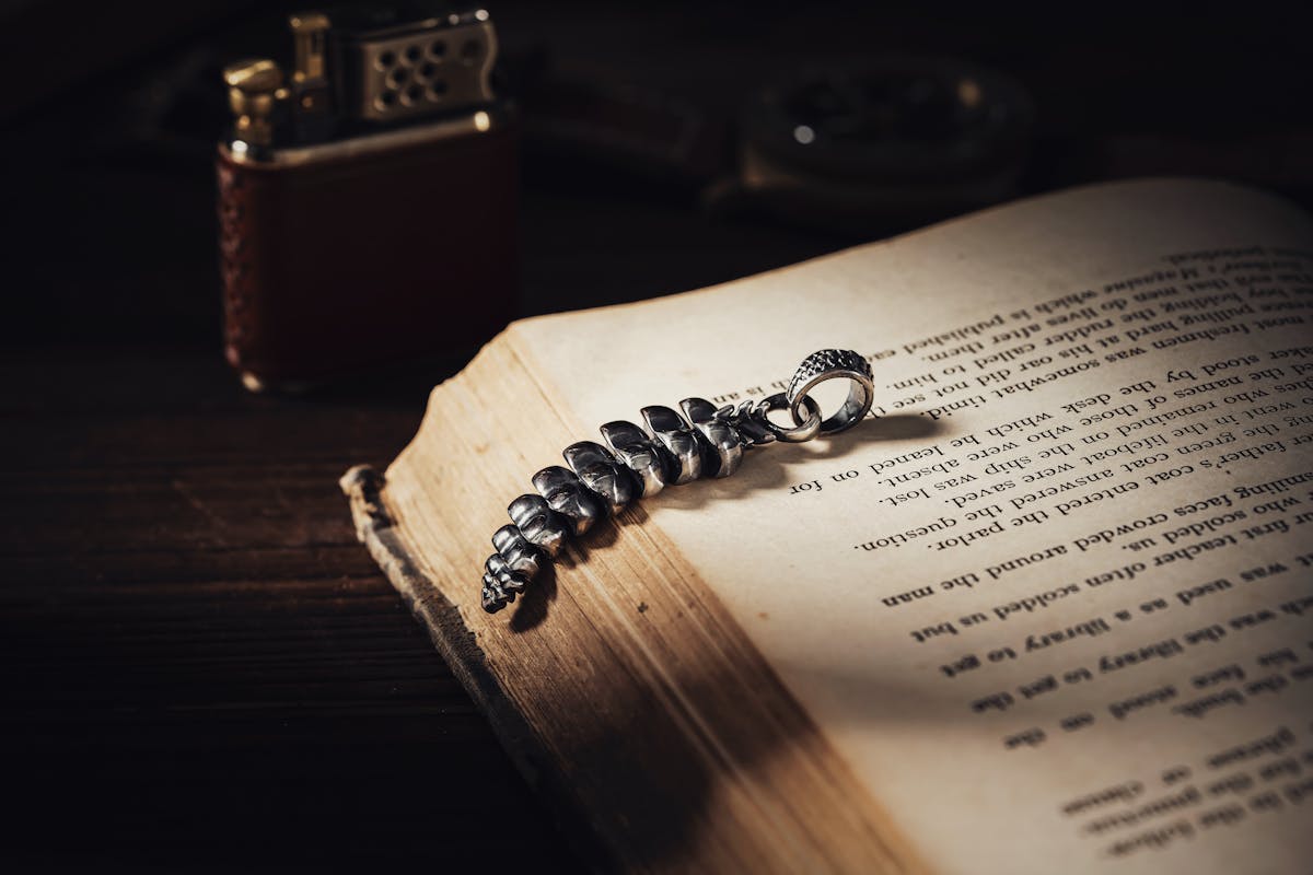 Book Flatlay Photos, Download The BEST Free Book Flatlay Stock Photos ...