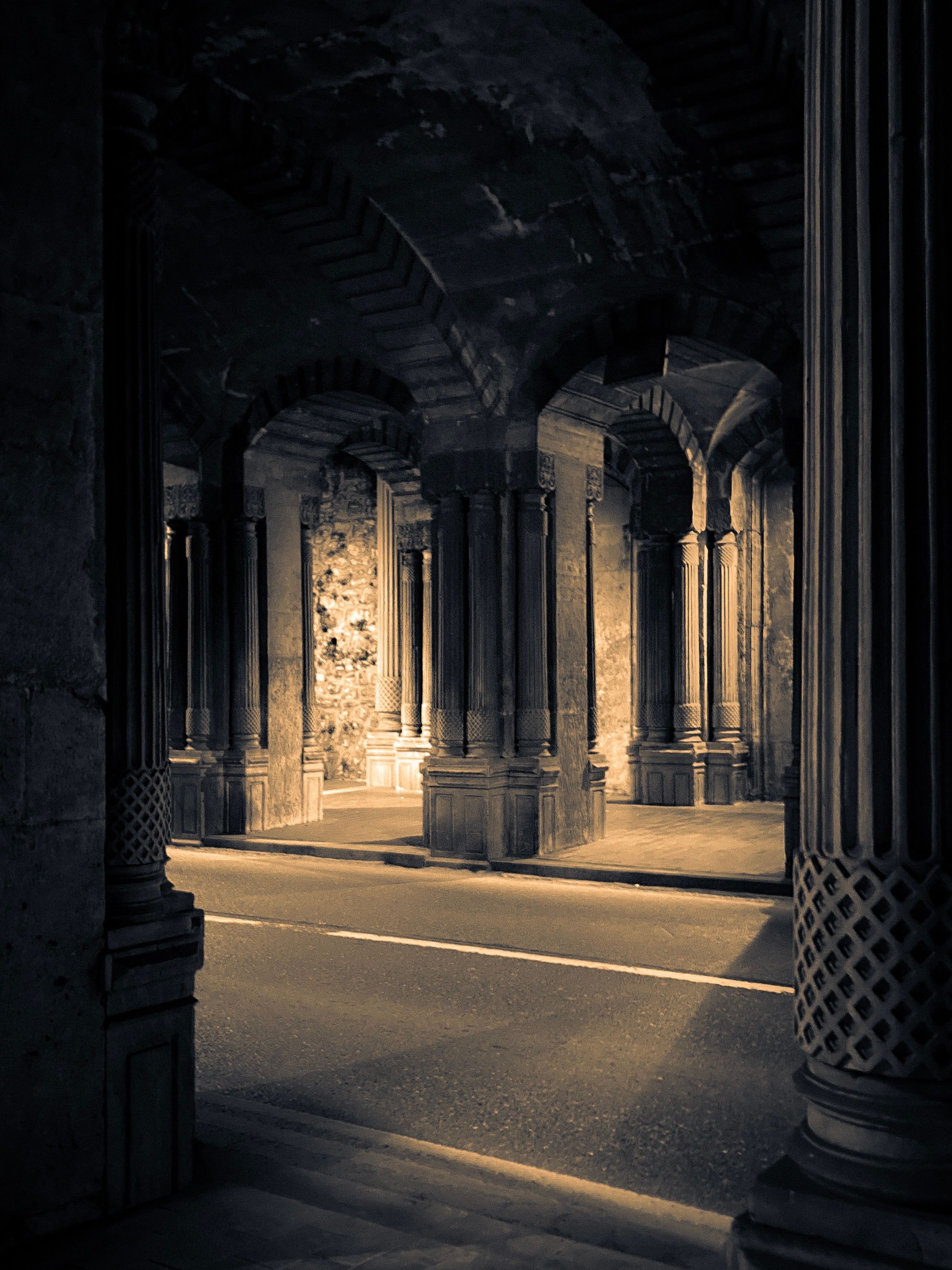Street and Colonnade · Free Stock Photo