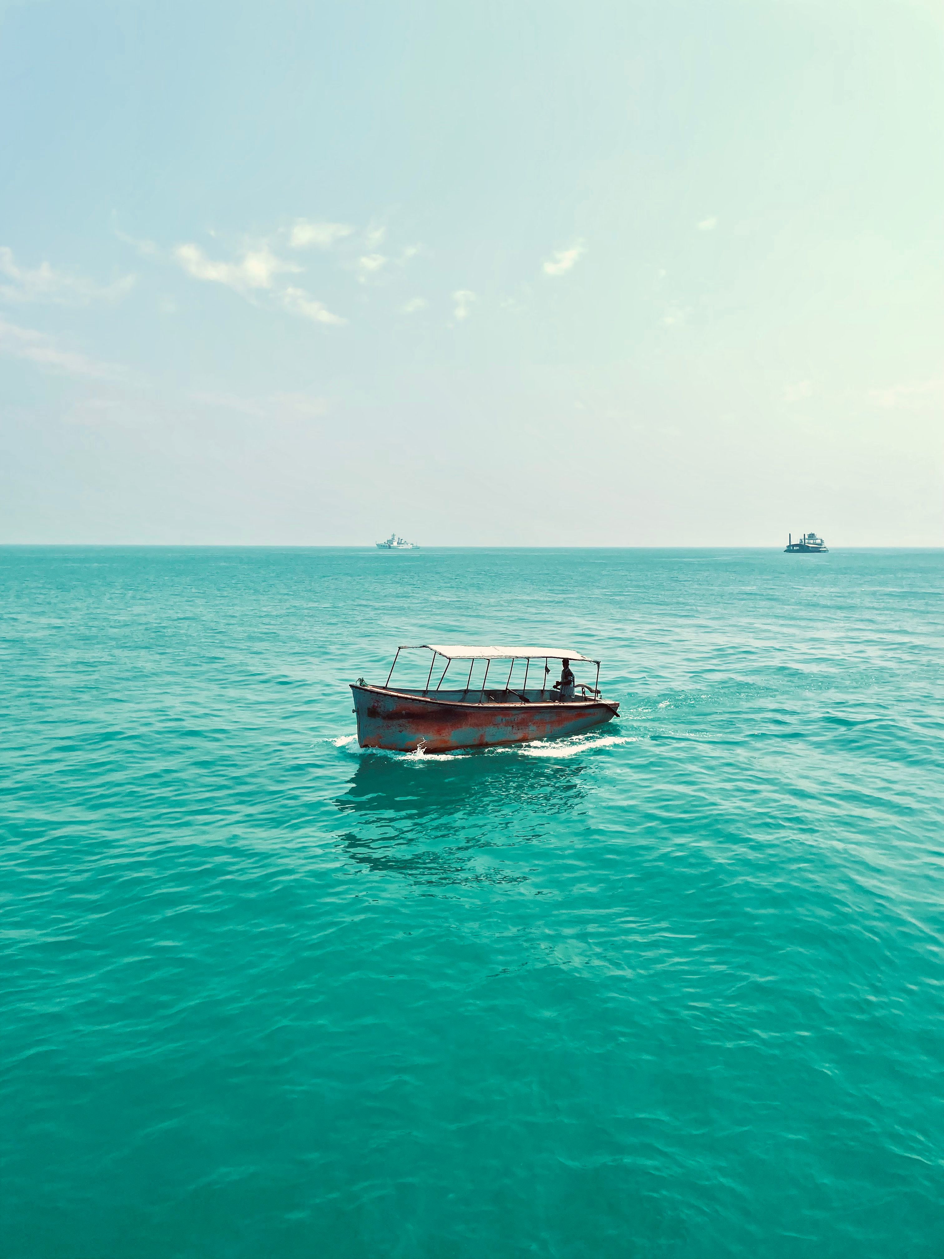 Boat on Ocean · Free Stock Photo