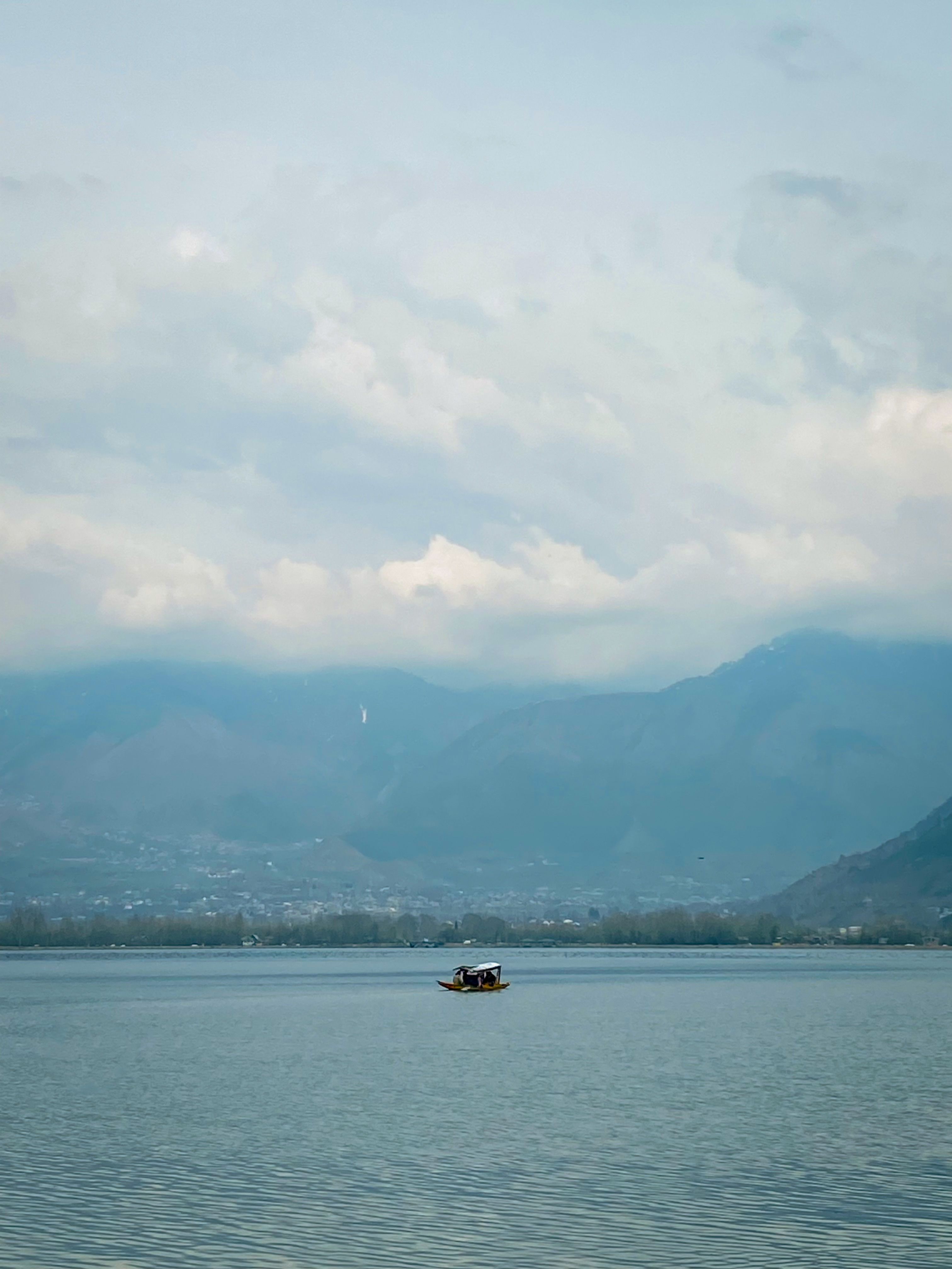 Boat on Ocean · Free Stock Photo