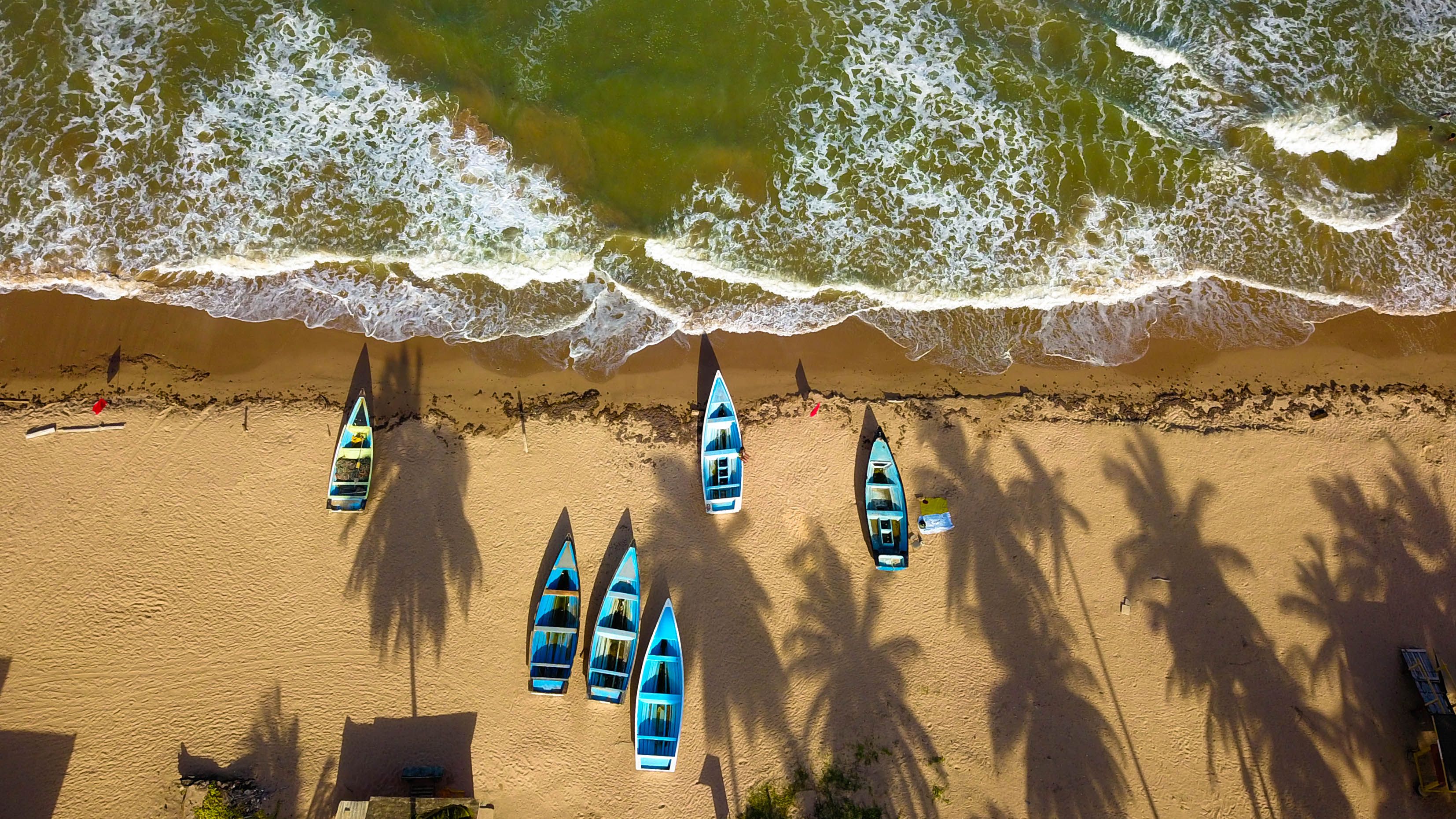 Boats around Sand Island on Sea Shore · Free Stock Photo