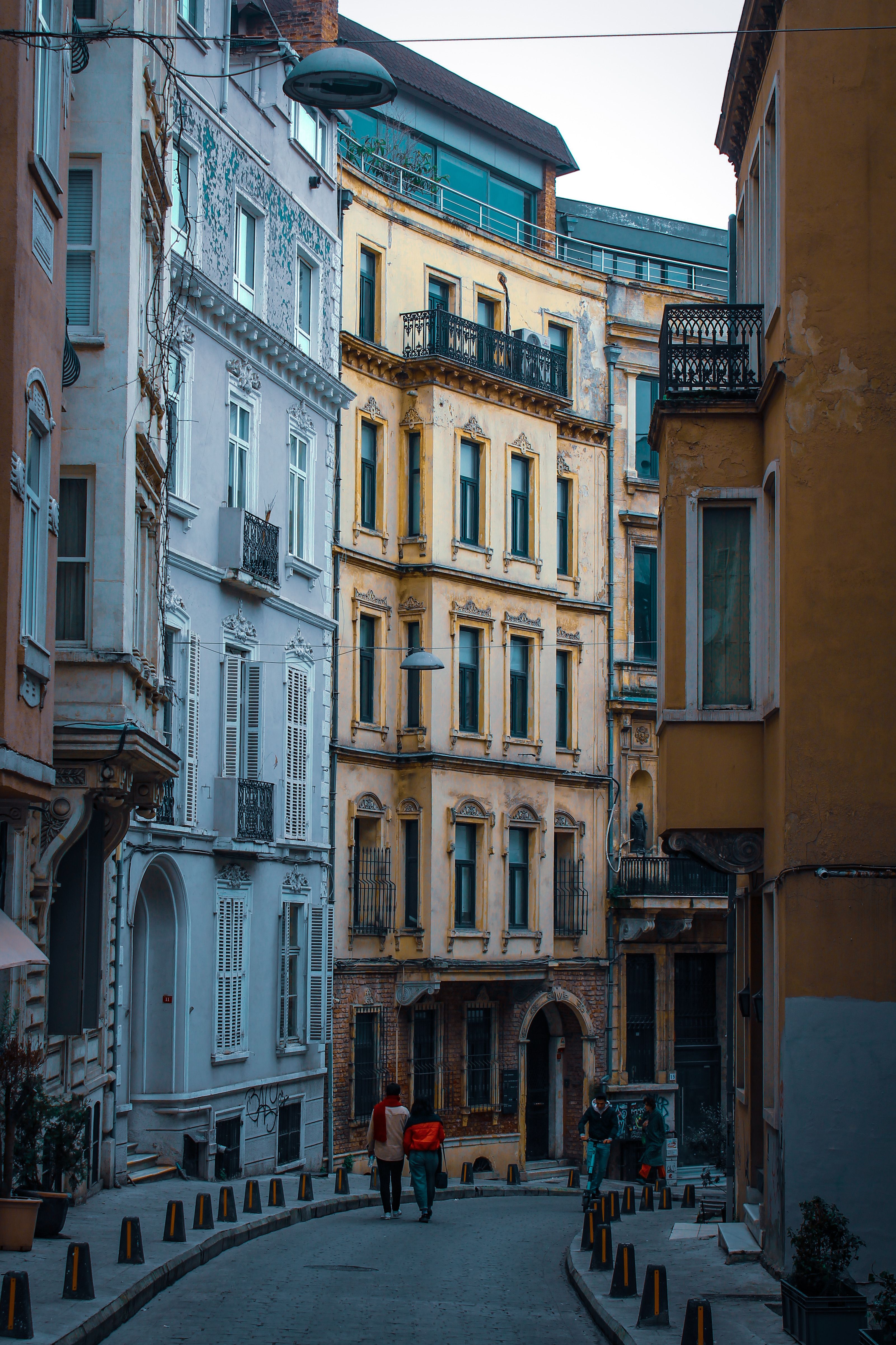 Street and Buildings in Town · Free Stock Photo