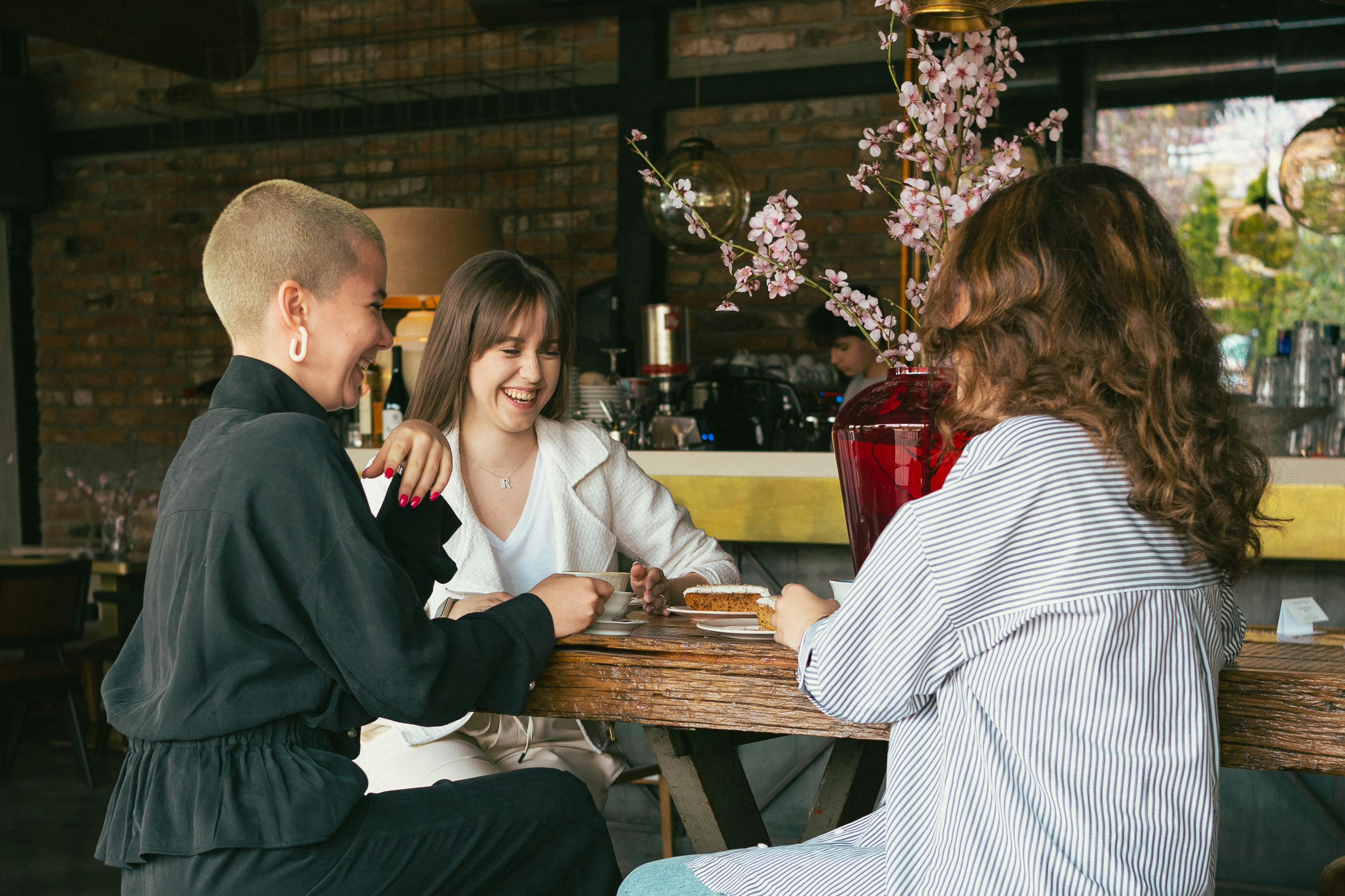 Cafe Television Photos, Download The BEST Free Cafe Television Stock ...