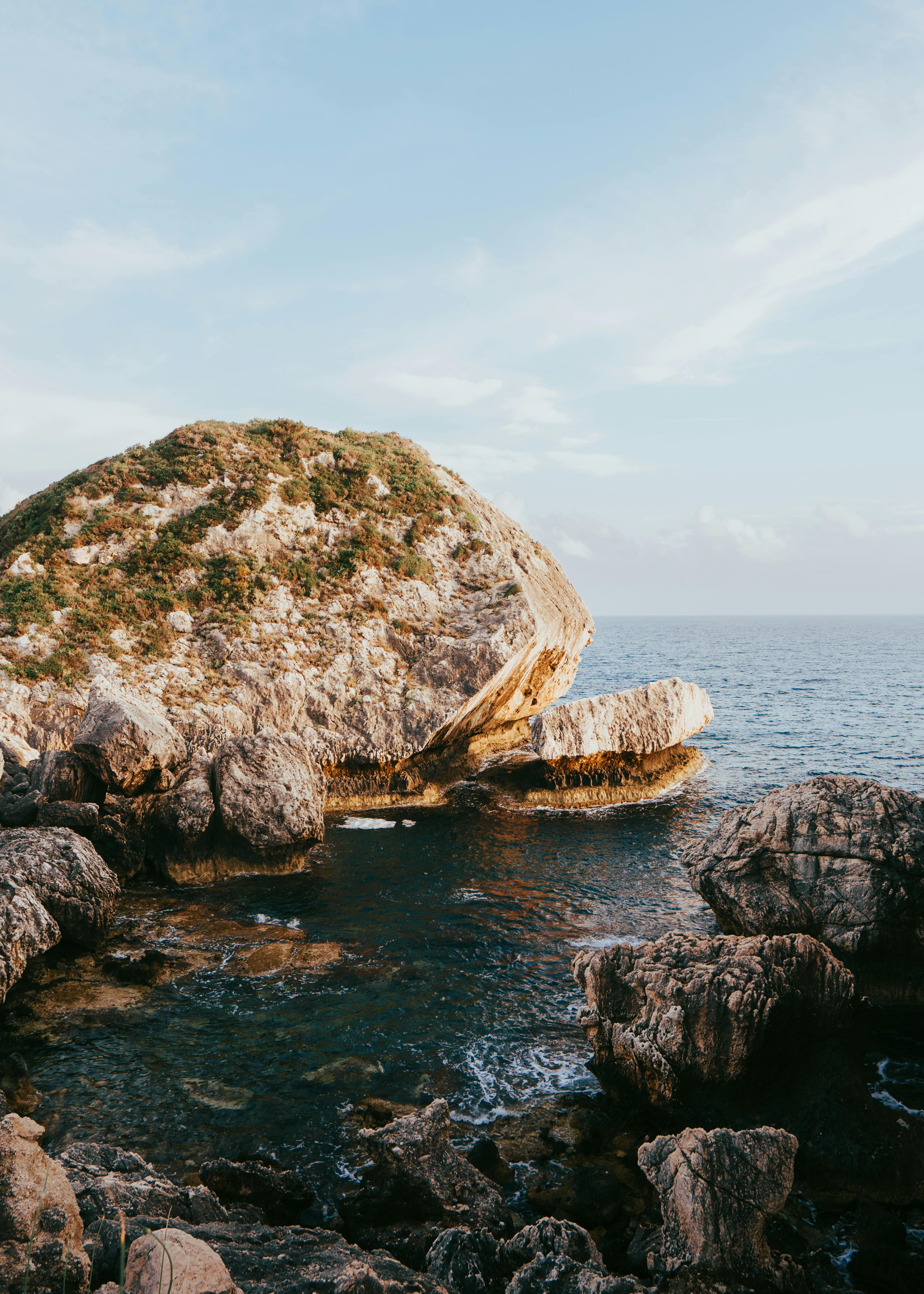 Rock on Sea Shore · Free Stock Photo