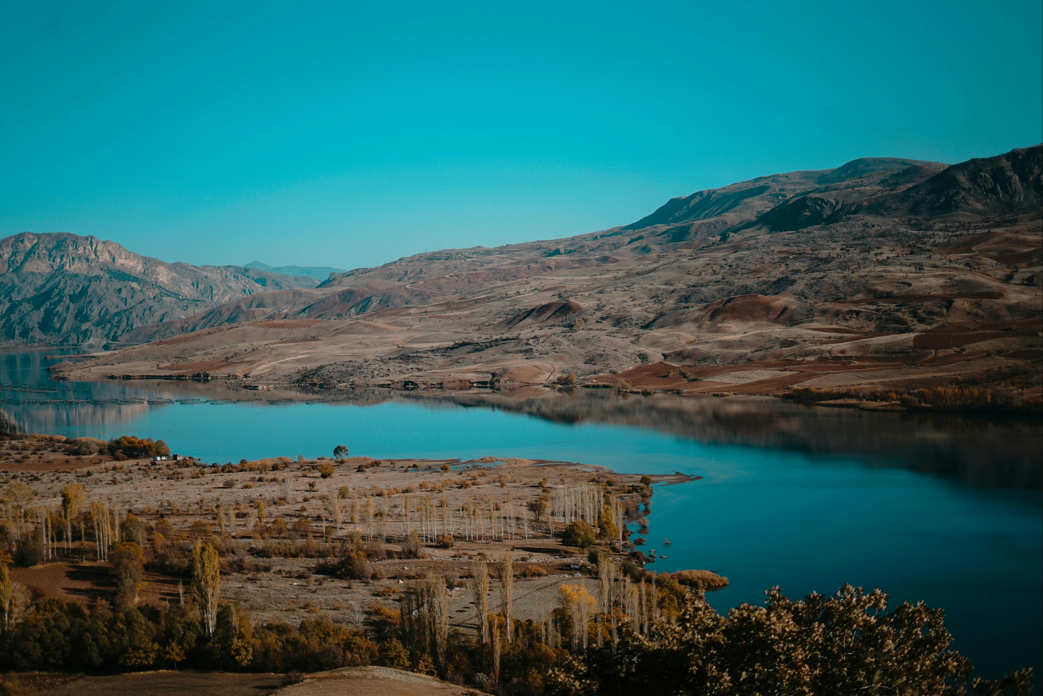 Clear Sky over Green Hill · Free Stock Photo