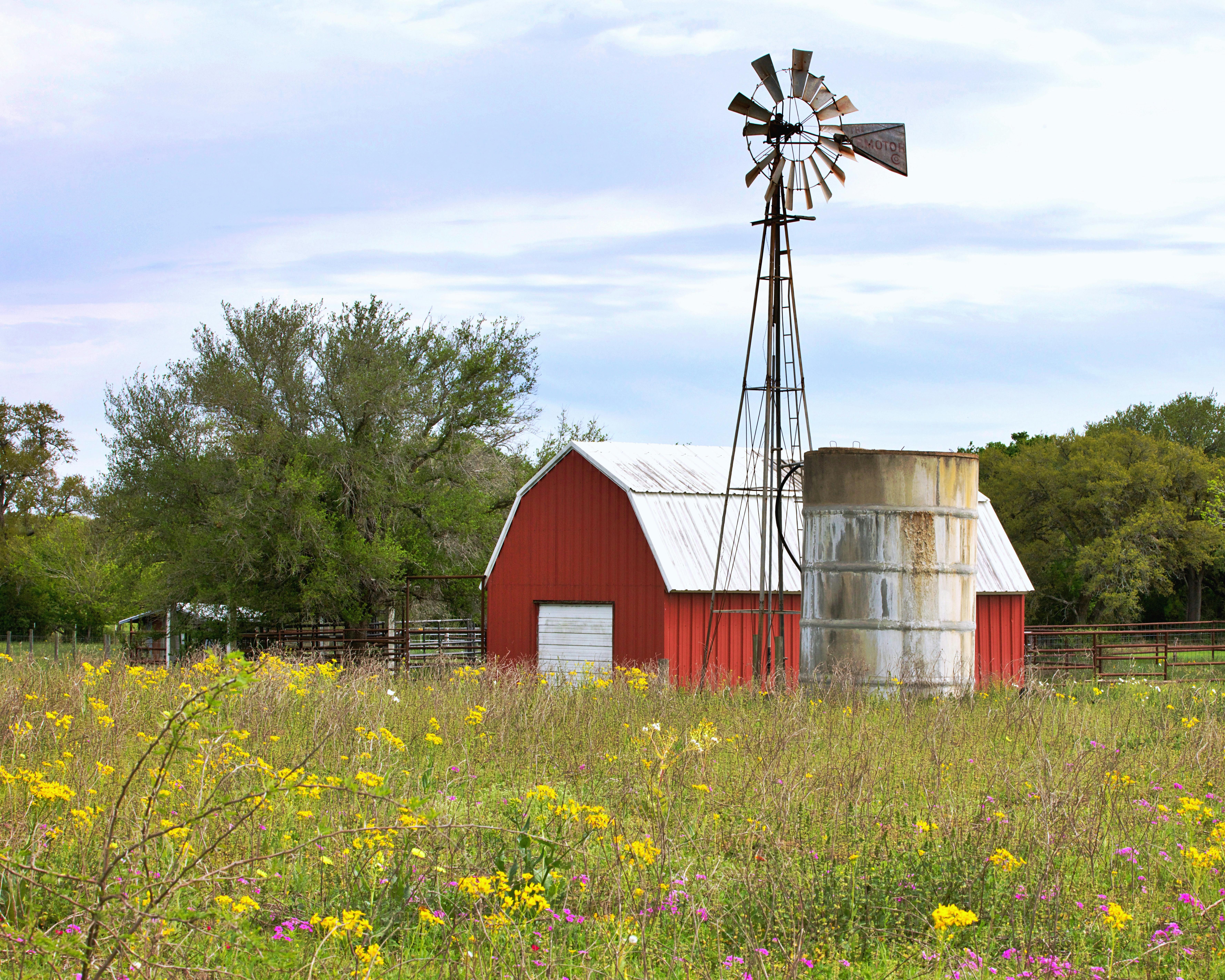 Vintage Barn and Windmill · Free Stock Photo