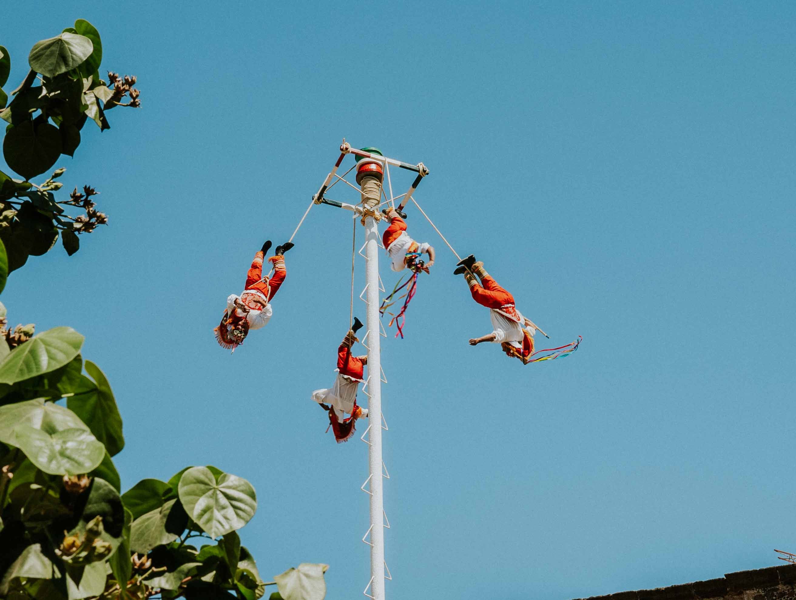 Los Voladores De Papantla Una Danza Tradicional En El Aire · Foto de ...