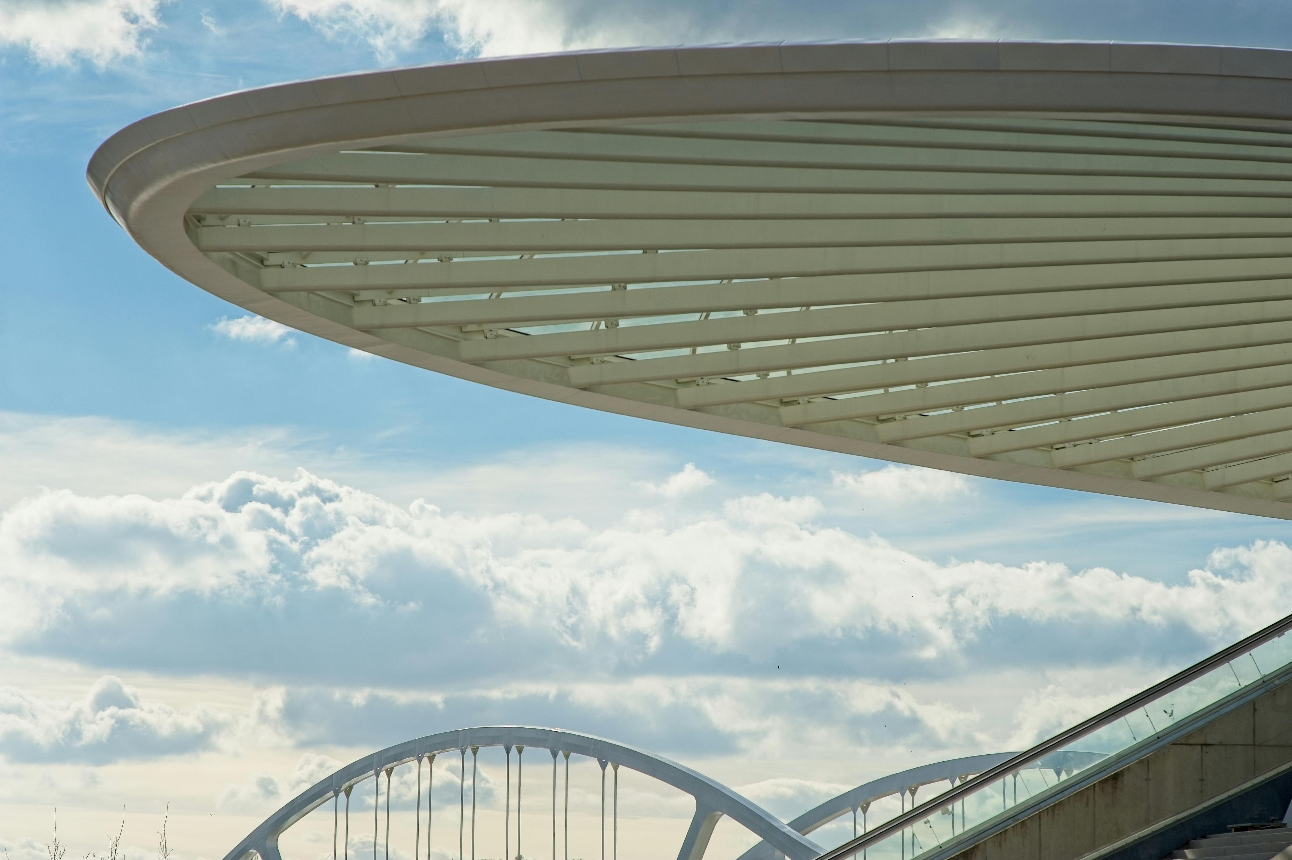 Steel Structure of a Round Roof over the Escalators · Free Stock Photo