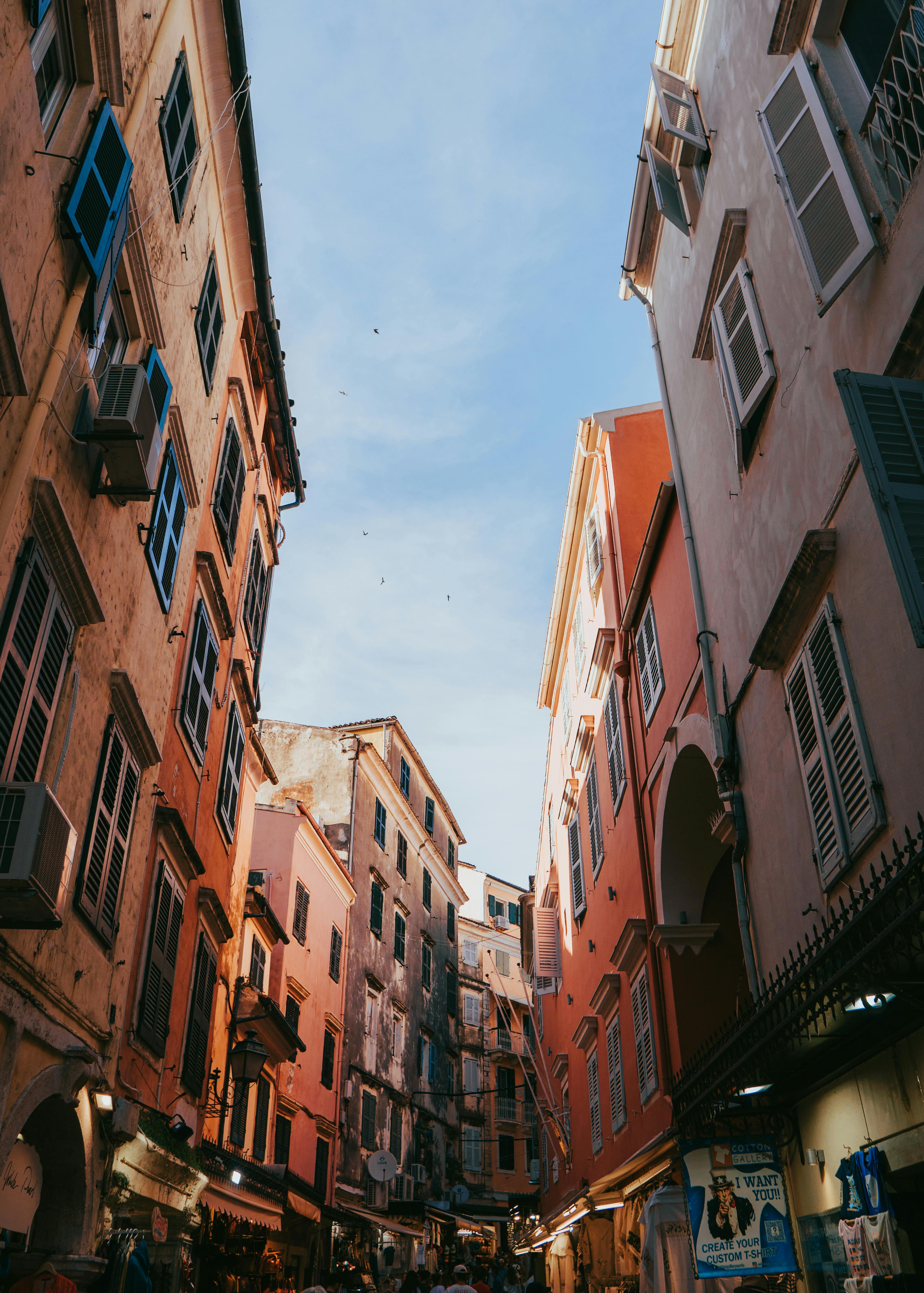 Building Alley · Free Stock Photo