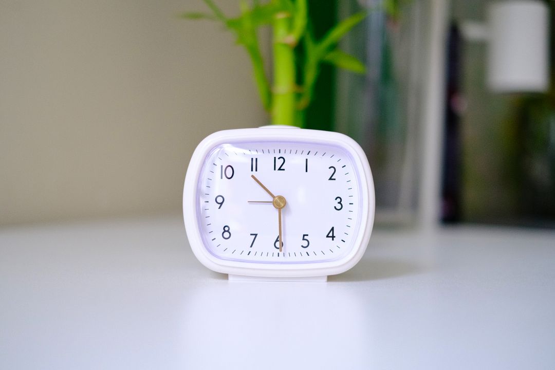 How Does an Analogue Clock Work: Inside Its Simple Mechanics