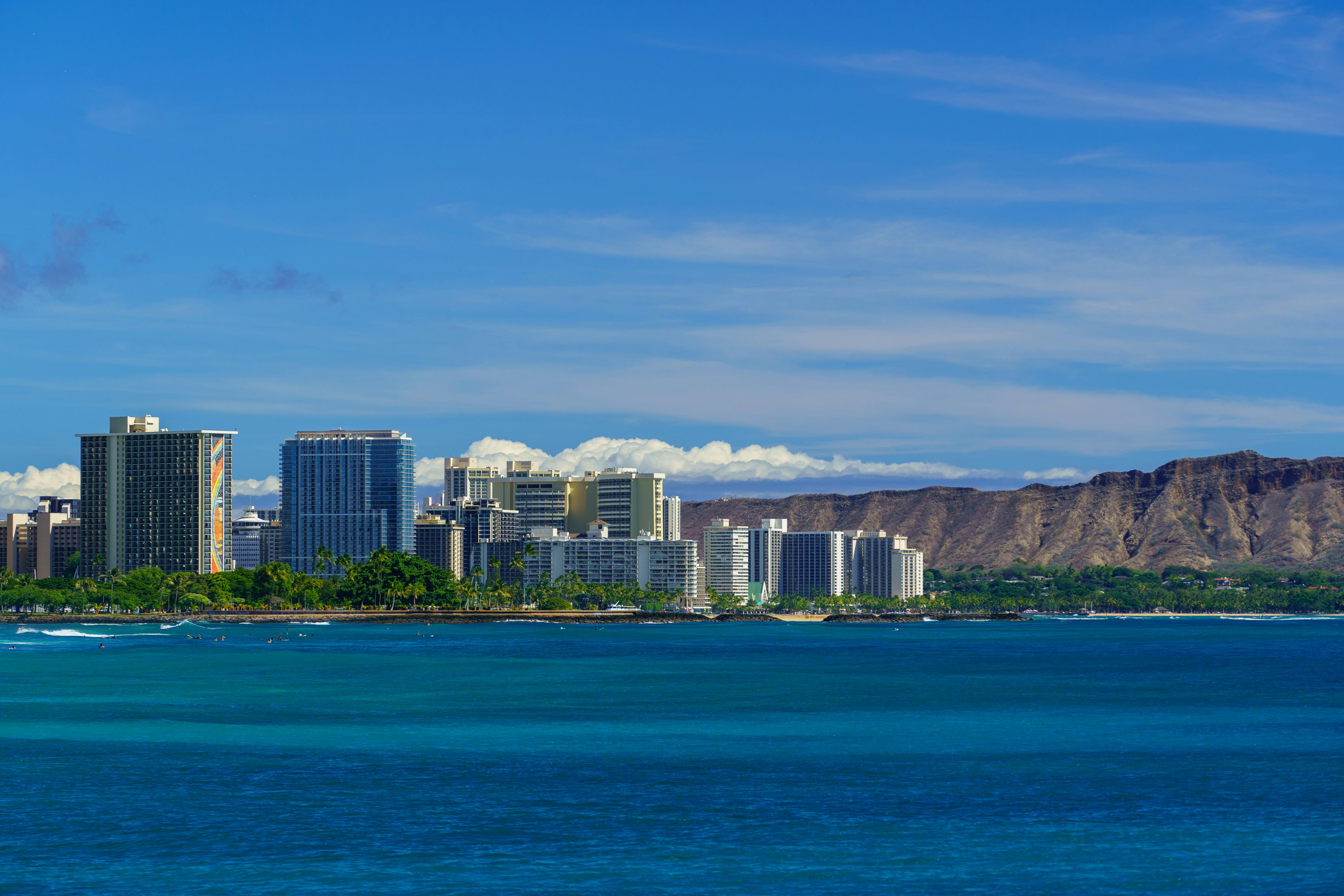 City Buildings and Sea, Oahu, Hawaii, USA · Free Stock Photo
