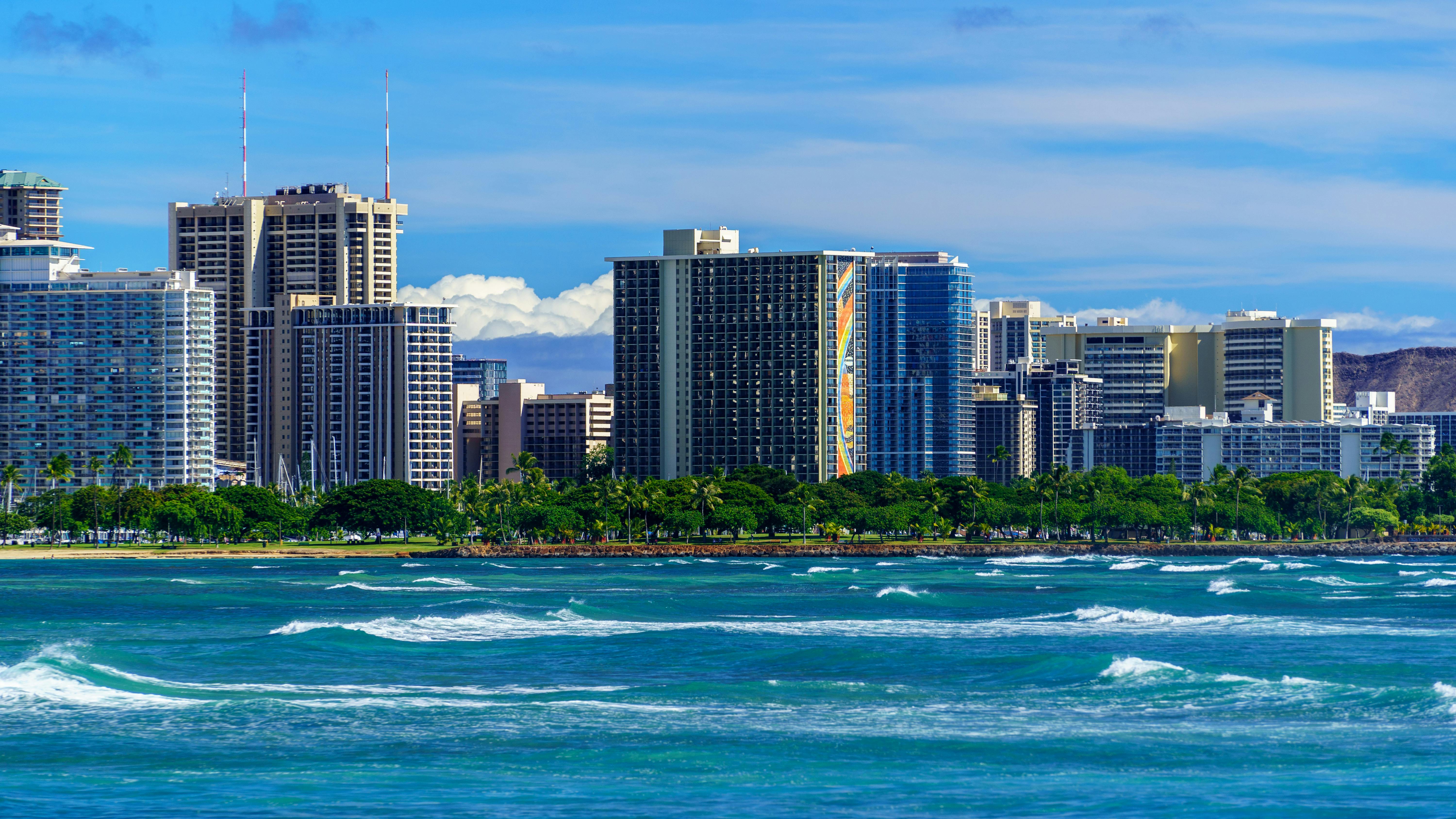 City Buildings and Sea, Oahu, Hawaii, USA · Free Stock Photo
