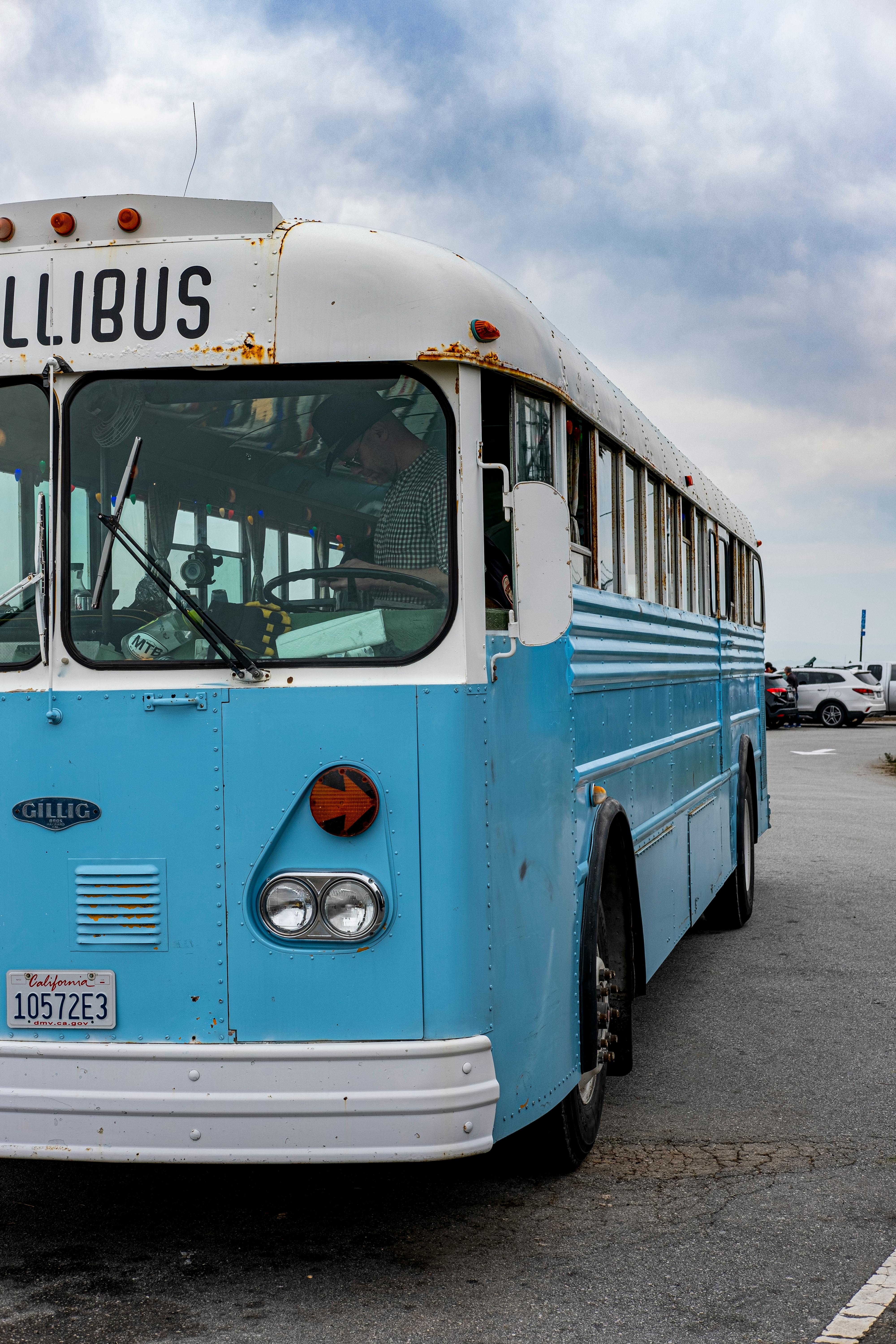 Old Fashioned Bus · Free Stock Photo