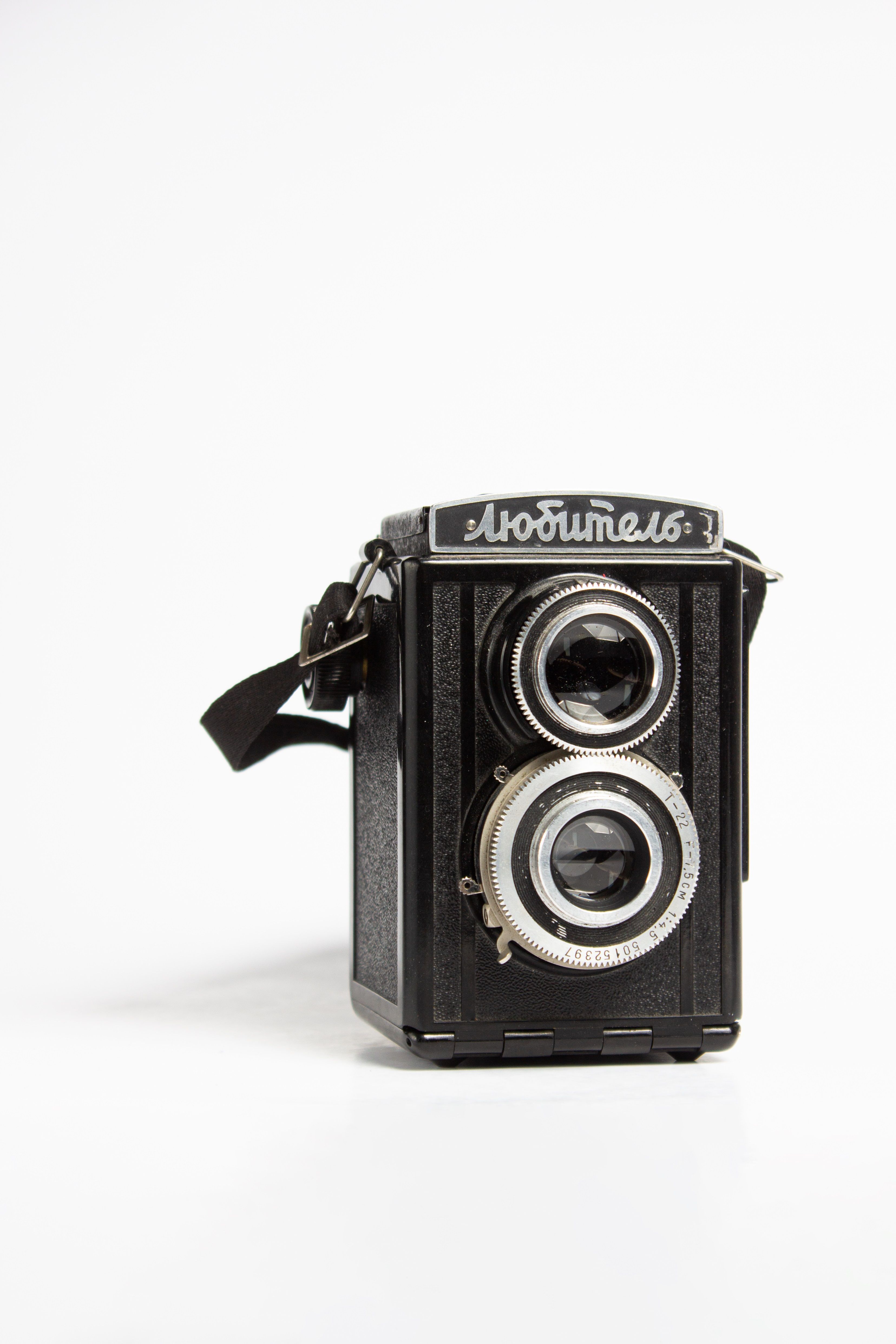 Obsolete Analouge Camera · Free Stock Photo