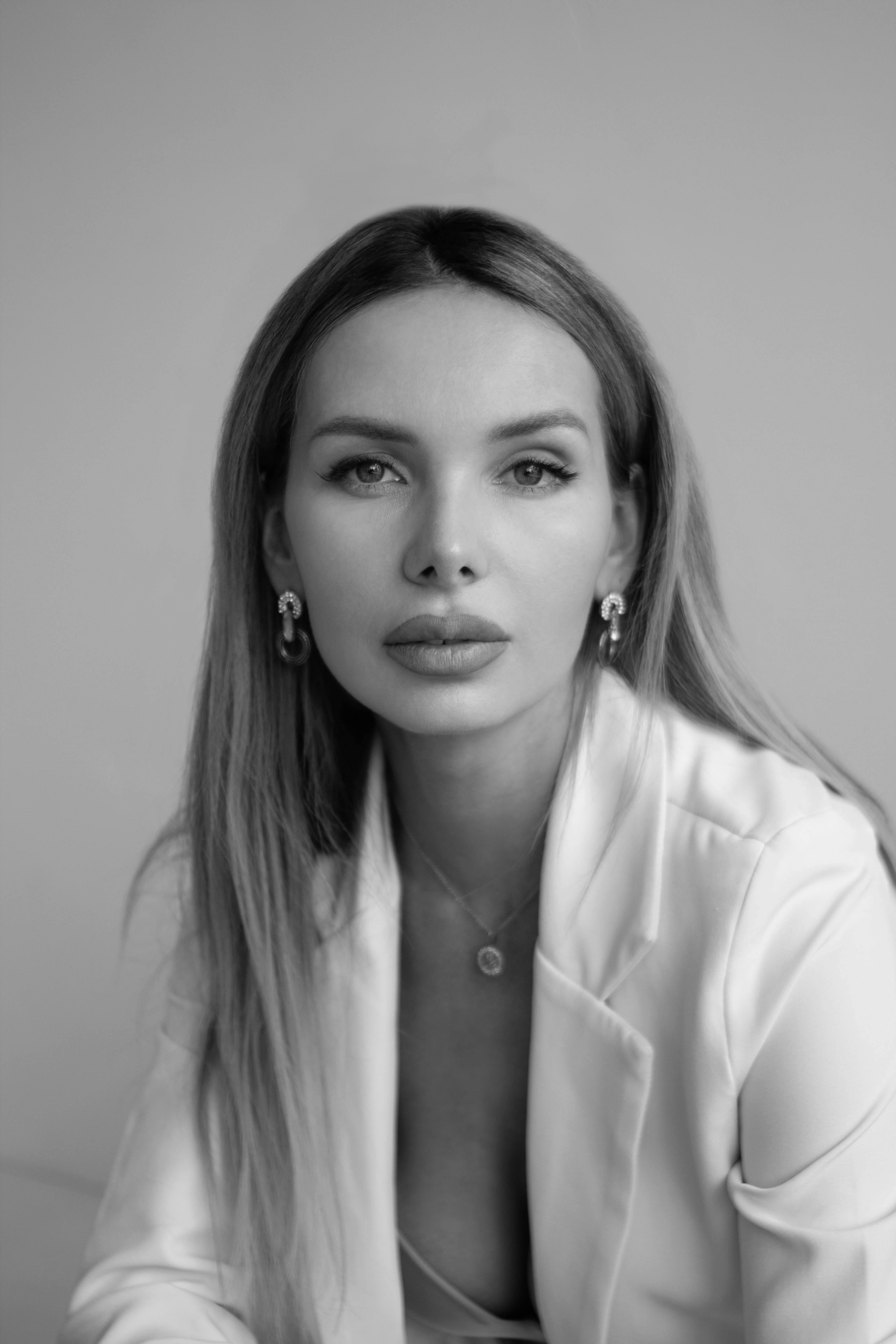 Photo gratuite de beau, chic, élégant, femme, glamour, jeune, modèle, noir et blanc, portrait ...