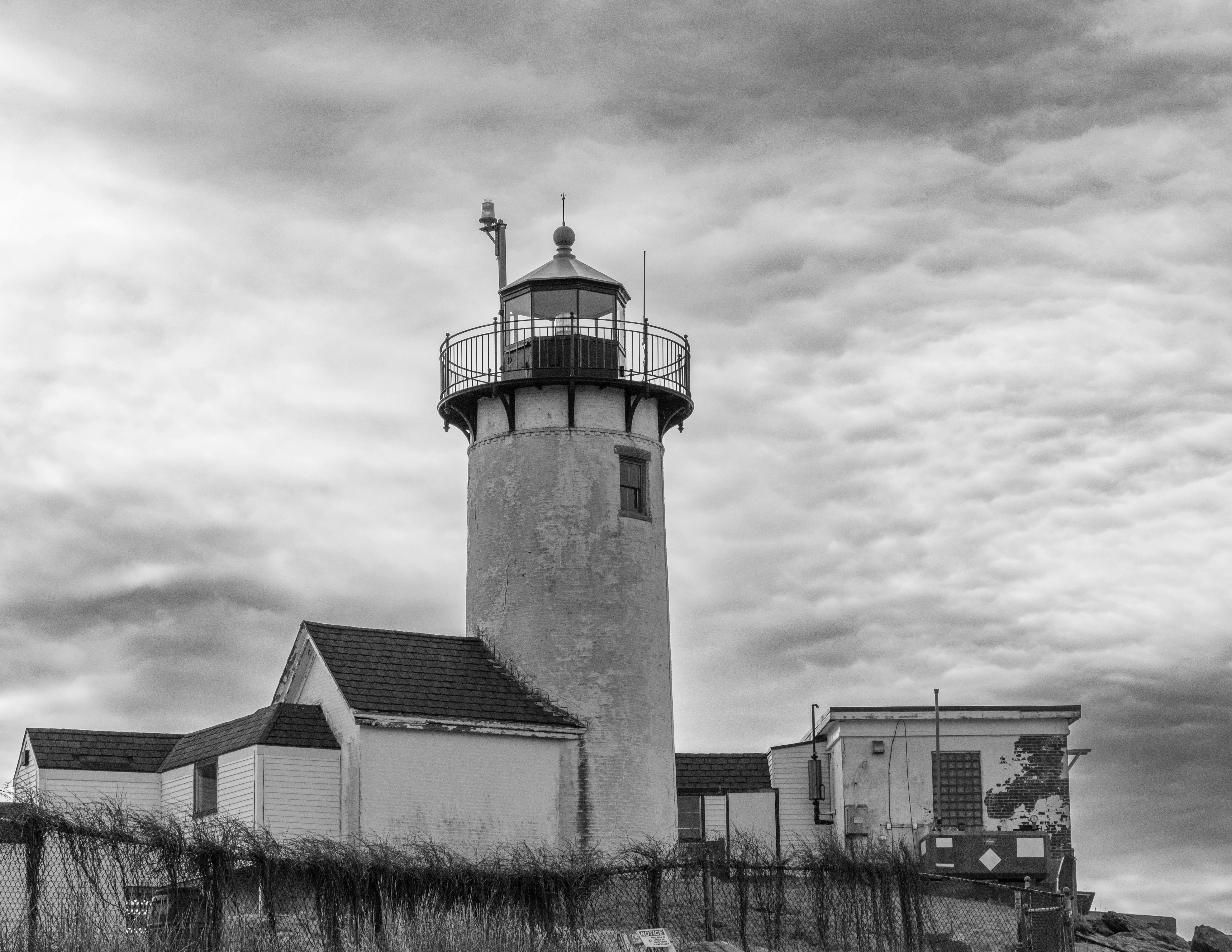 Lighthouse in Black and White · Free Stock Photo